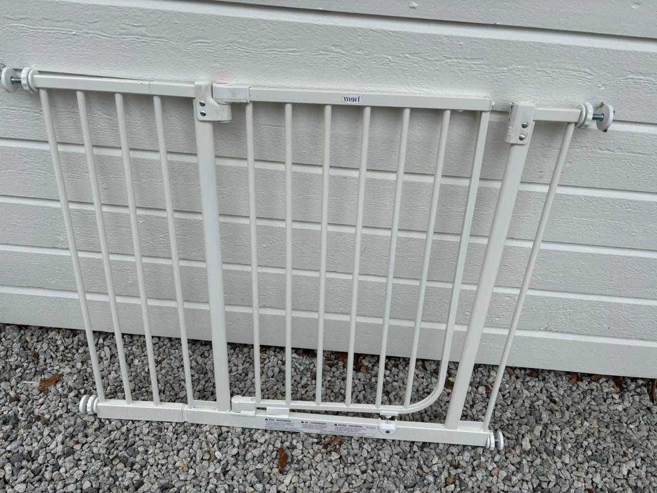 Sikkerhetsgrind / trappegrind uten skruer Yngri | FINN-torget