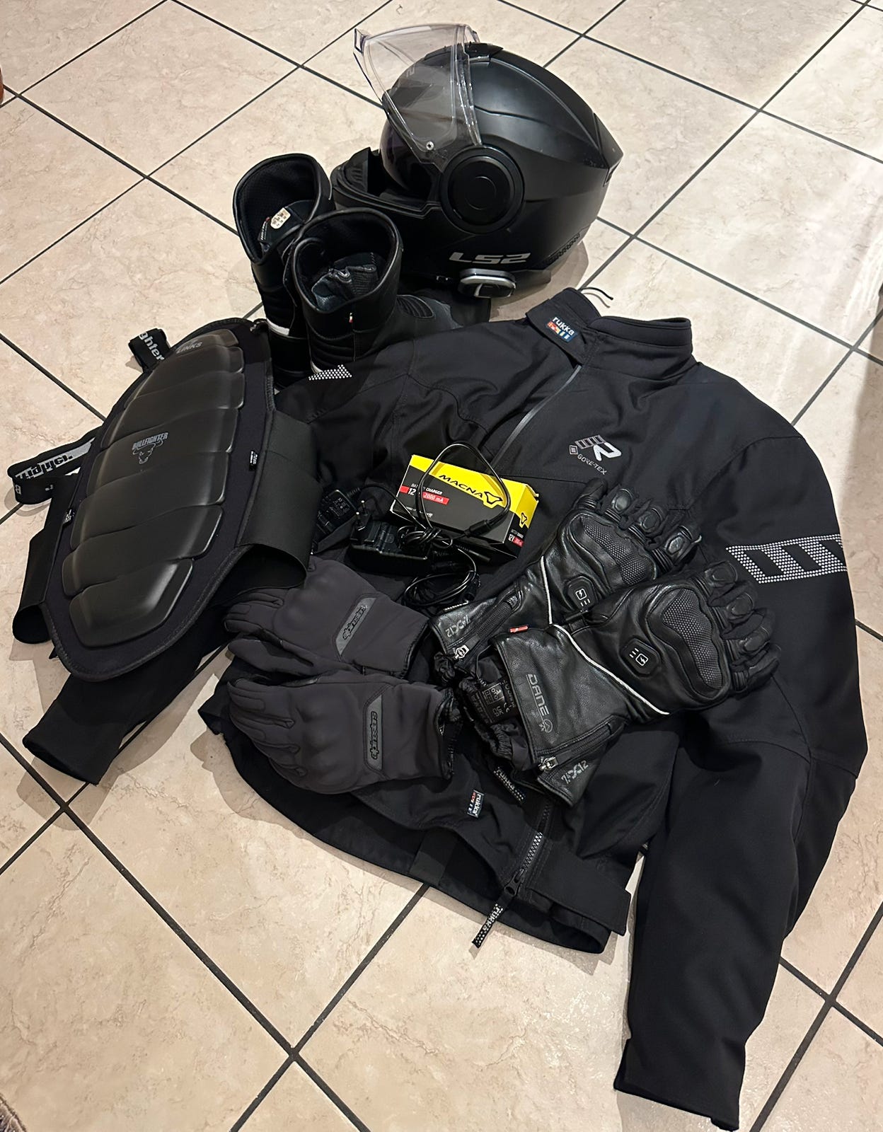 Diverse herre kvalitetsklær og utstyr til MC selges | FINN-torget