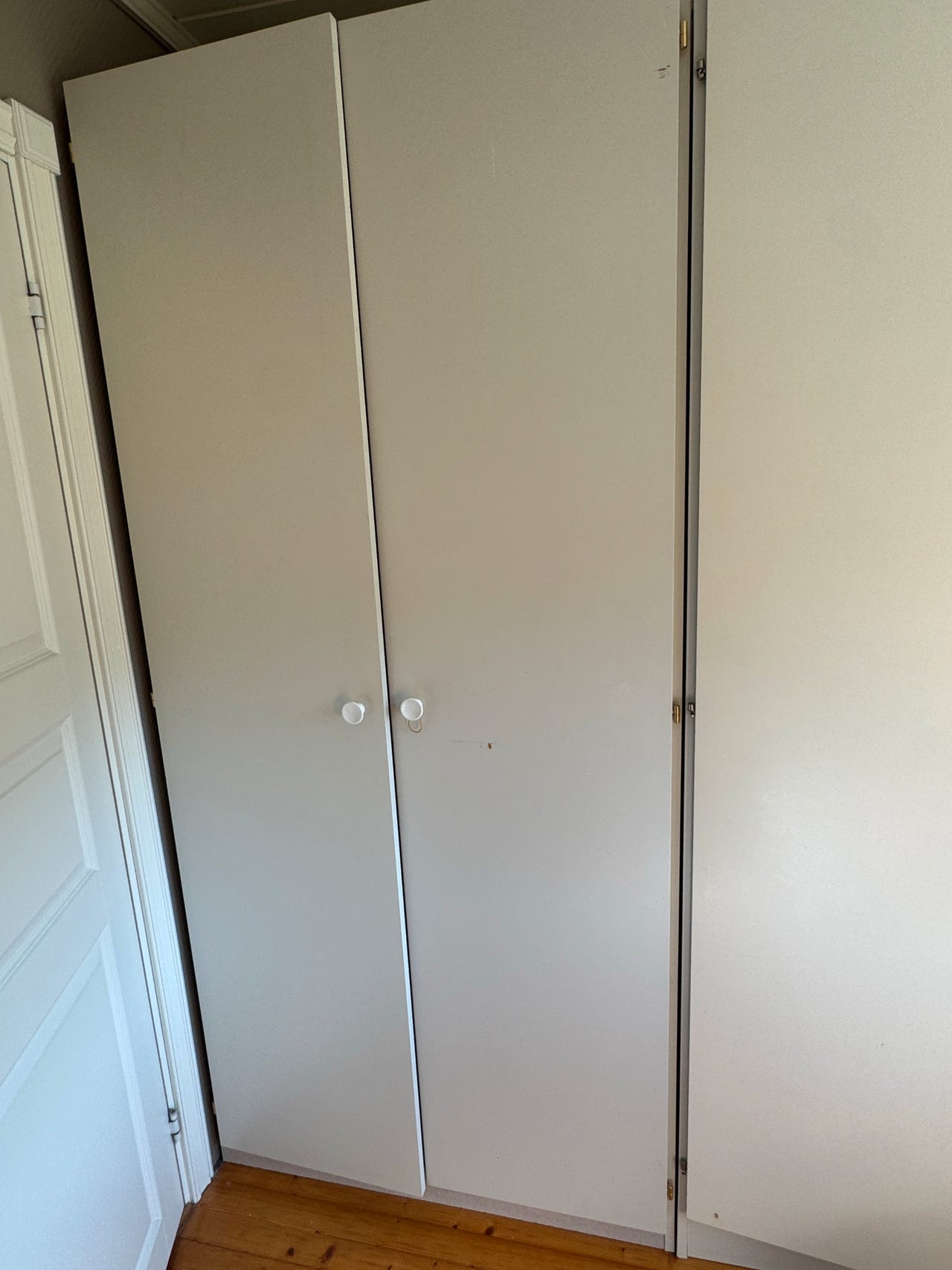 Diverse klesskap gis bort | FINN-torget