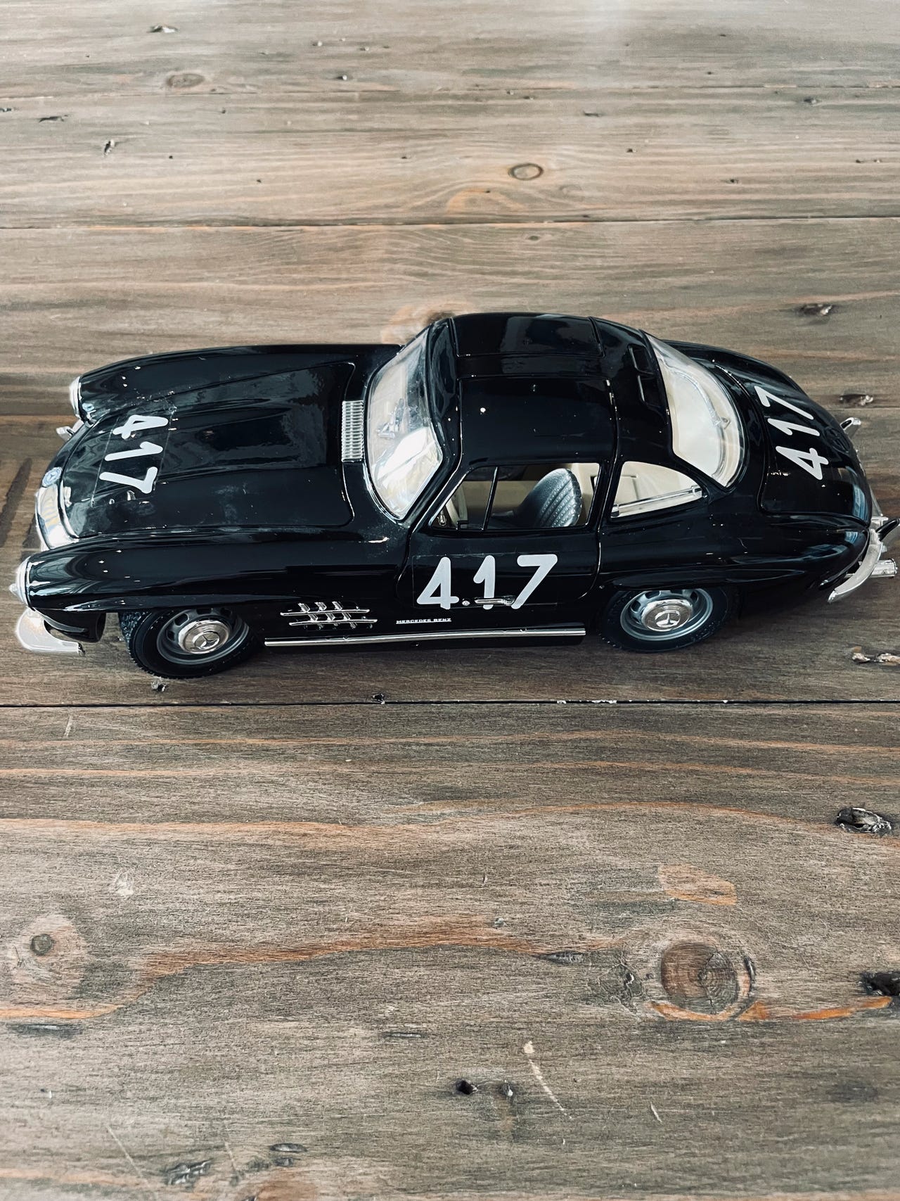 1:18 Mercedes 300SL Goldwing Mint Condition fabrikat Burago | FINN-torget