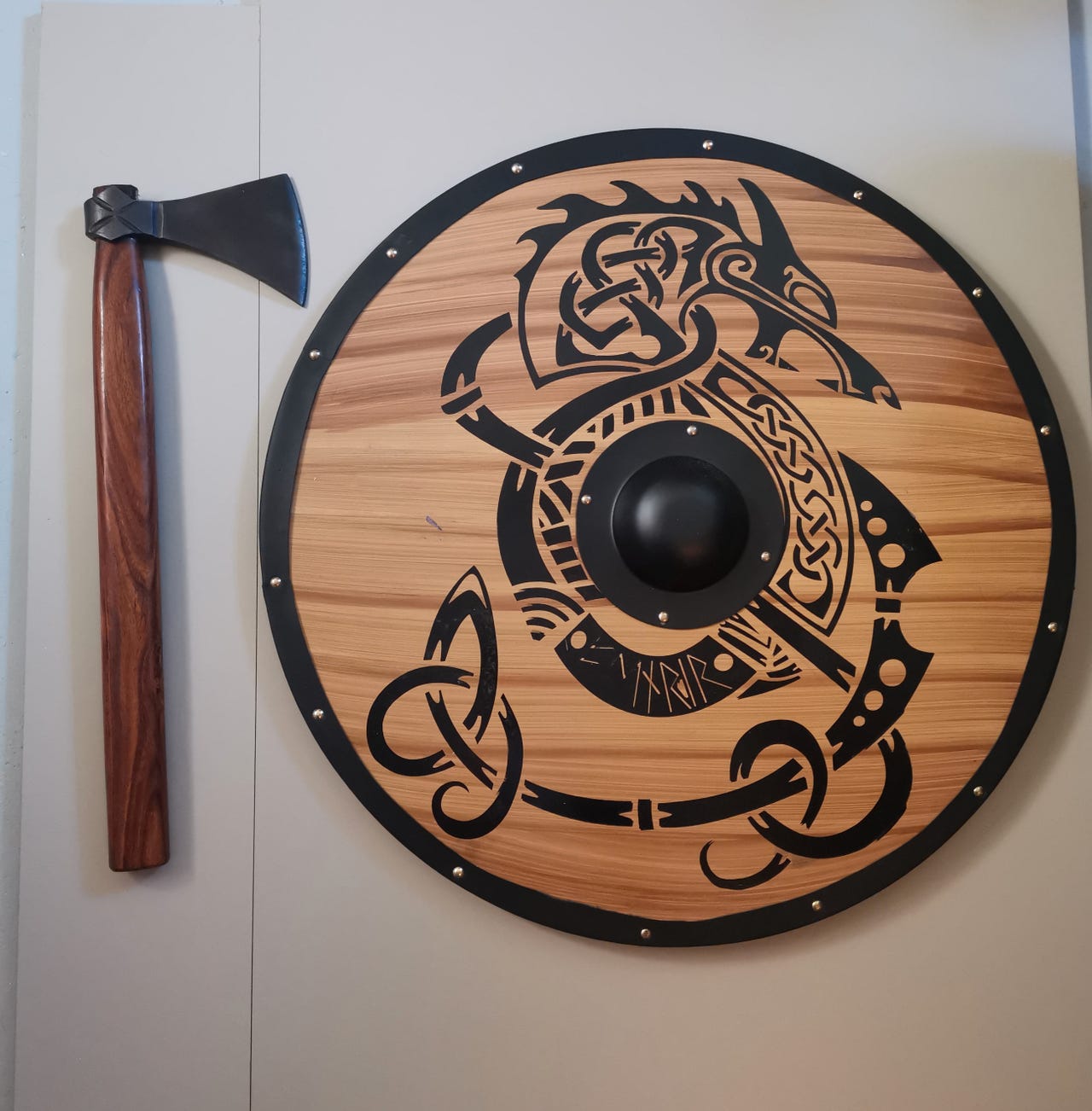 Veggpryd - Skjeggøks - Skjold | FINN-torget