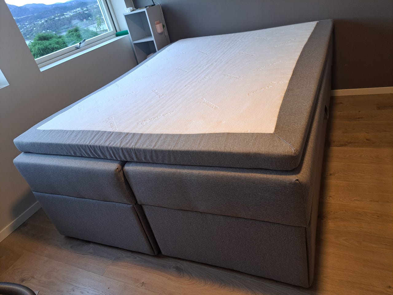 Jysk Seng med Oppbevaring 150x200 cm Grå Stoff | FINN-torget