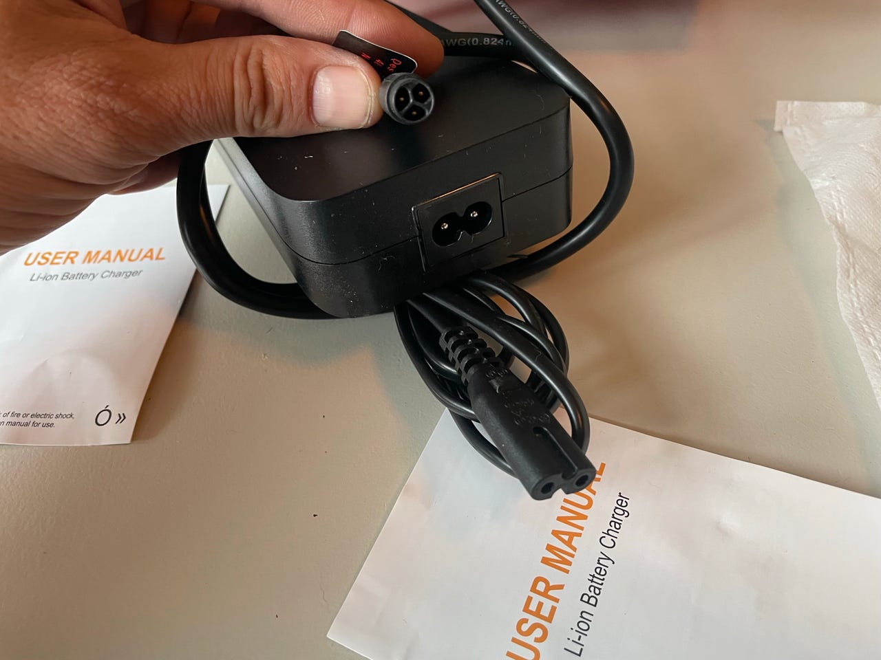 Lader - J (Lader - Elsykkel Momas) - 54.6V / 3pin / 3A | FINN-torget