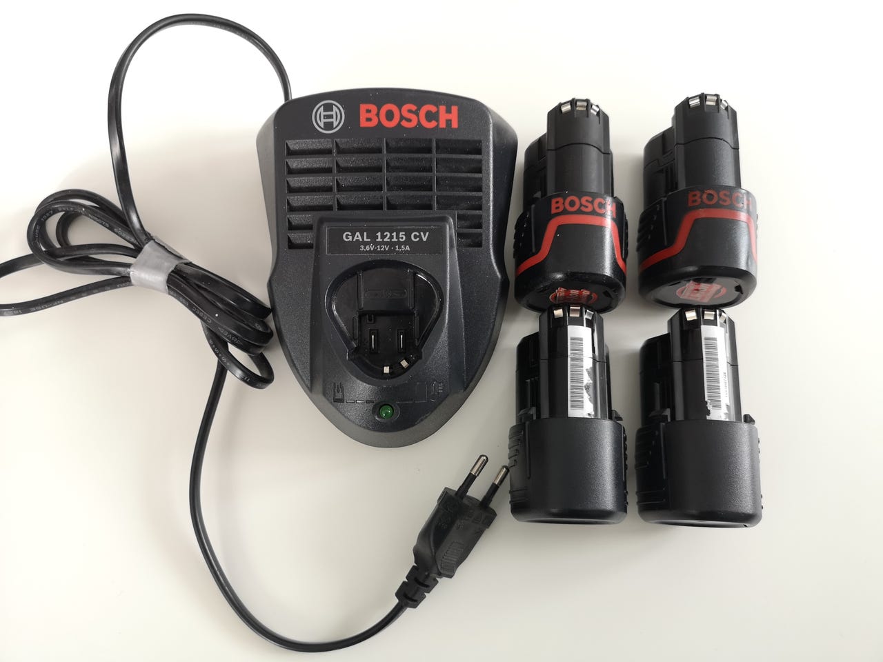 BOSCH PROFESSIONAL GAL 1215+4x10.8V BATTERIER | FINN-torget