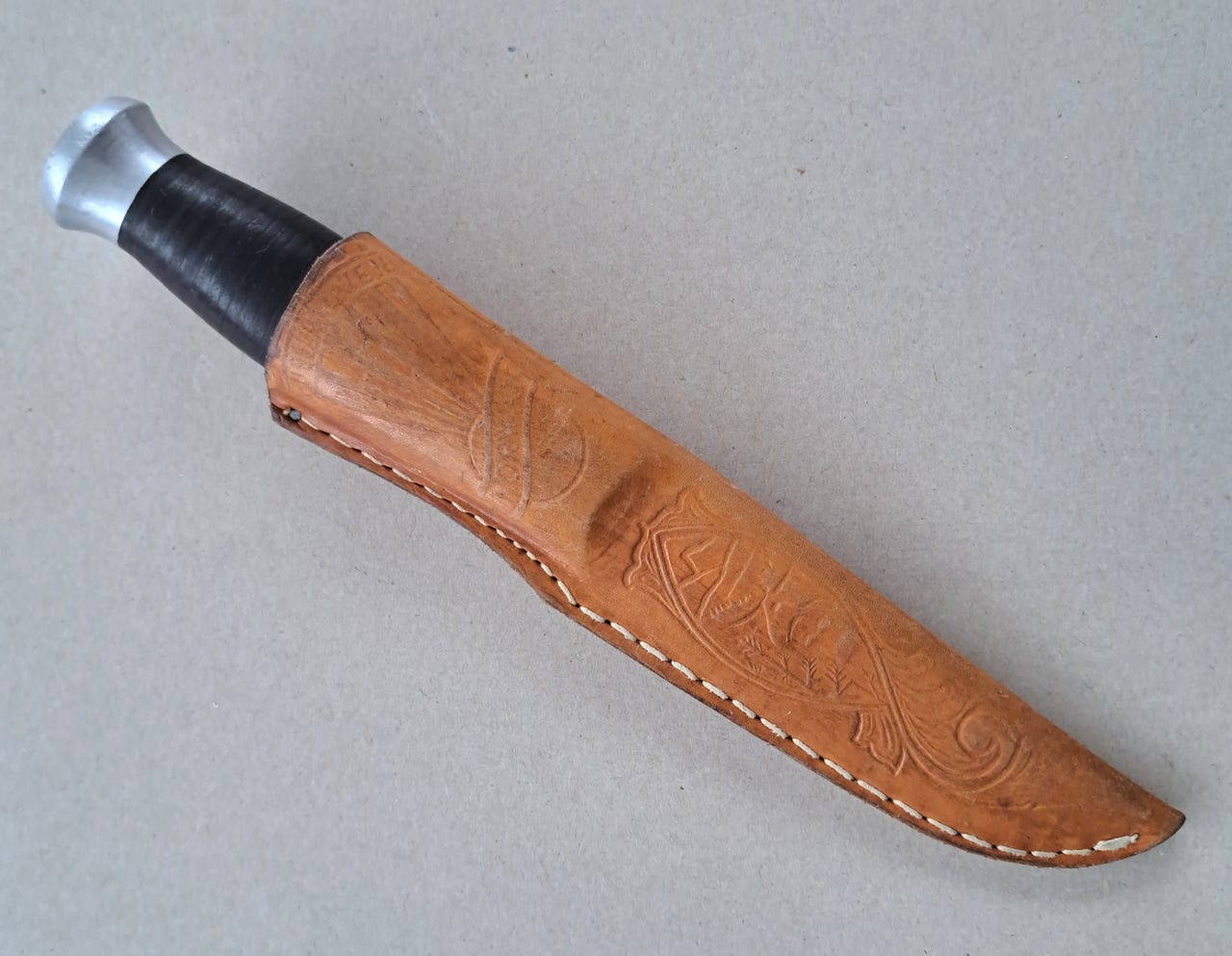 FJELLKNIVEN NORWAY FRA S & S HELLE. GAMMEL KNIV I GOD STAND | FINN-torget