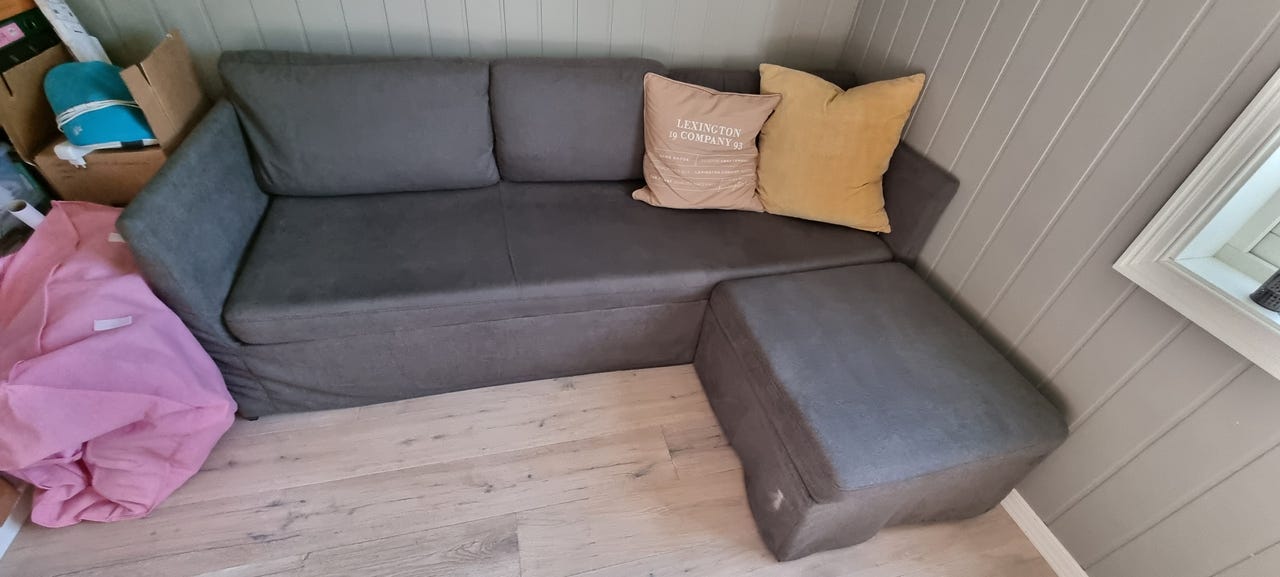 Enkel sovesofa med oppbevarings puff/sjeselong. | FINN-torget