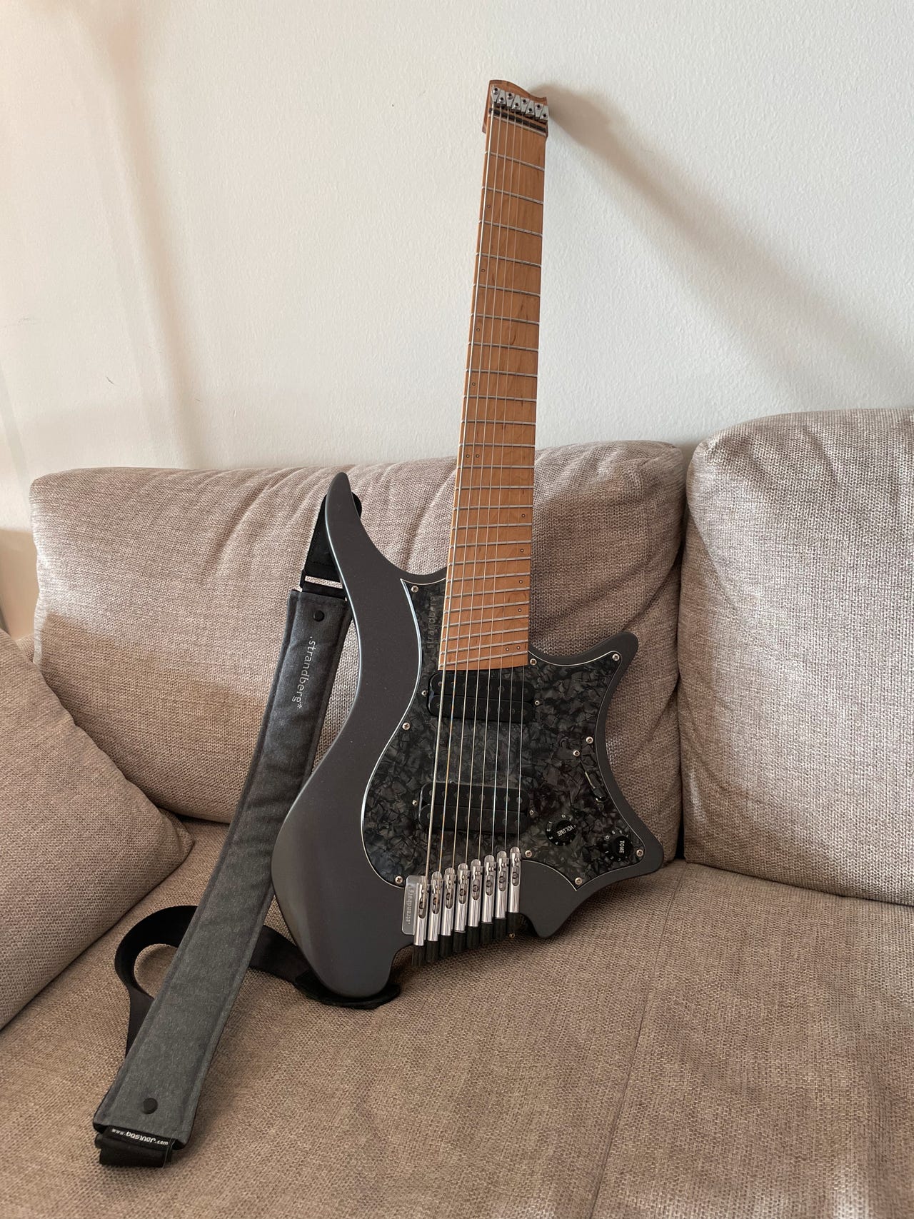 Strandberg Boden Classic 8 Graphite + strap & bag | FINN-torget
