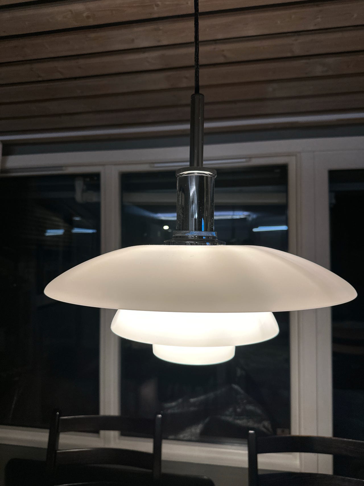 PH lampe 4 1/2 - 3 1/2 hvit opalglass med stål og med original ledning ...