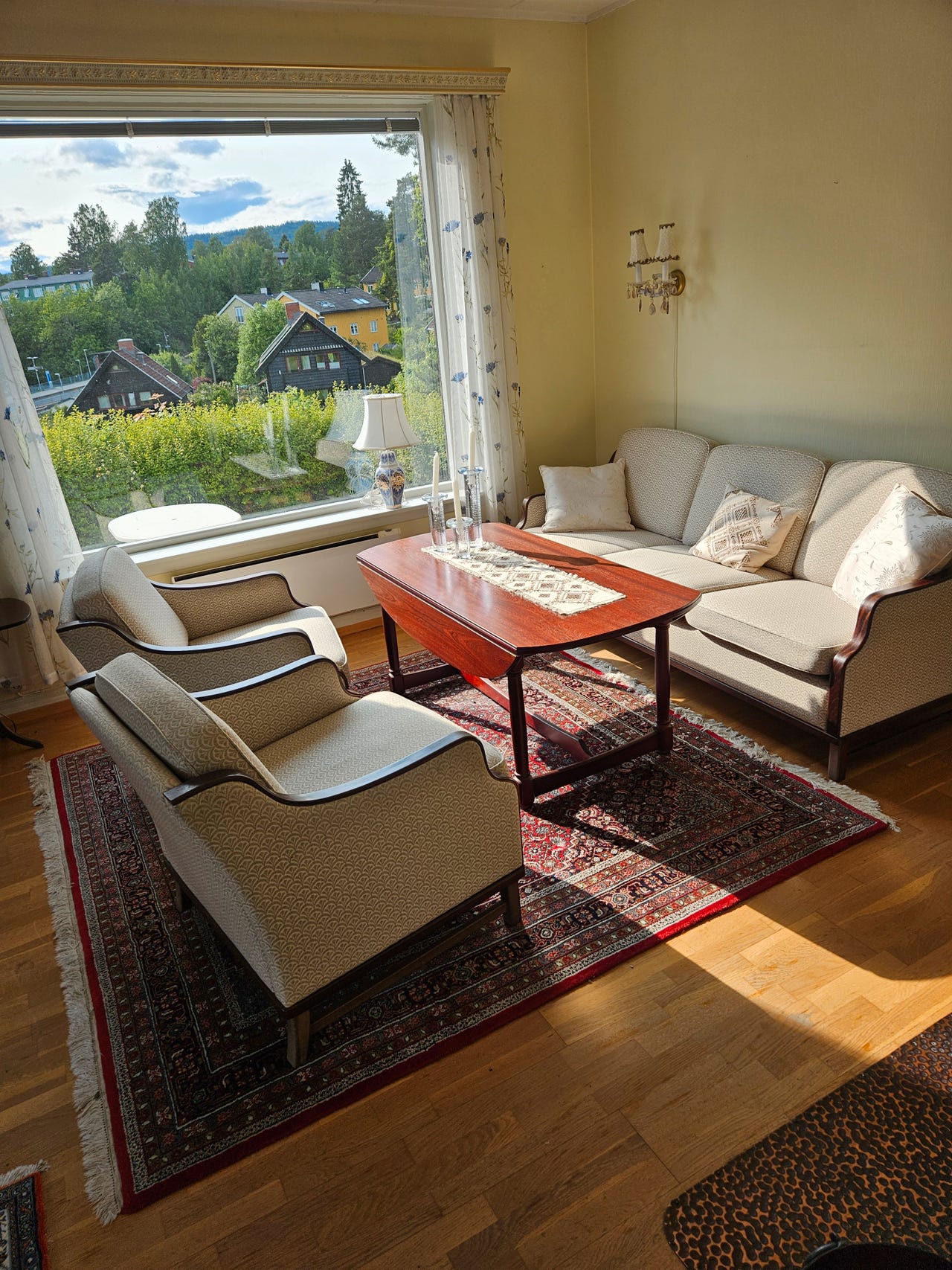 Sofagruppe klassisk med sofa, stoler og salongbord. | FINN-torget