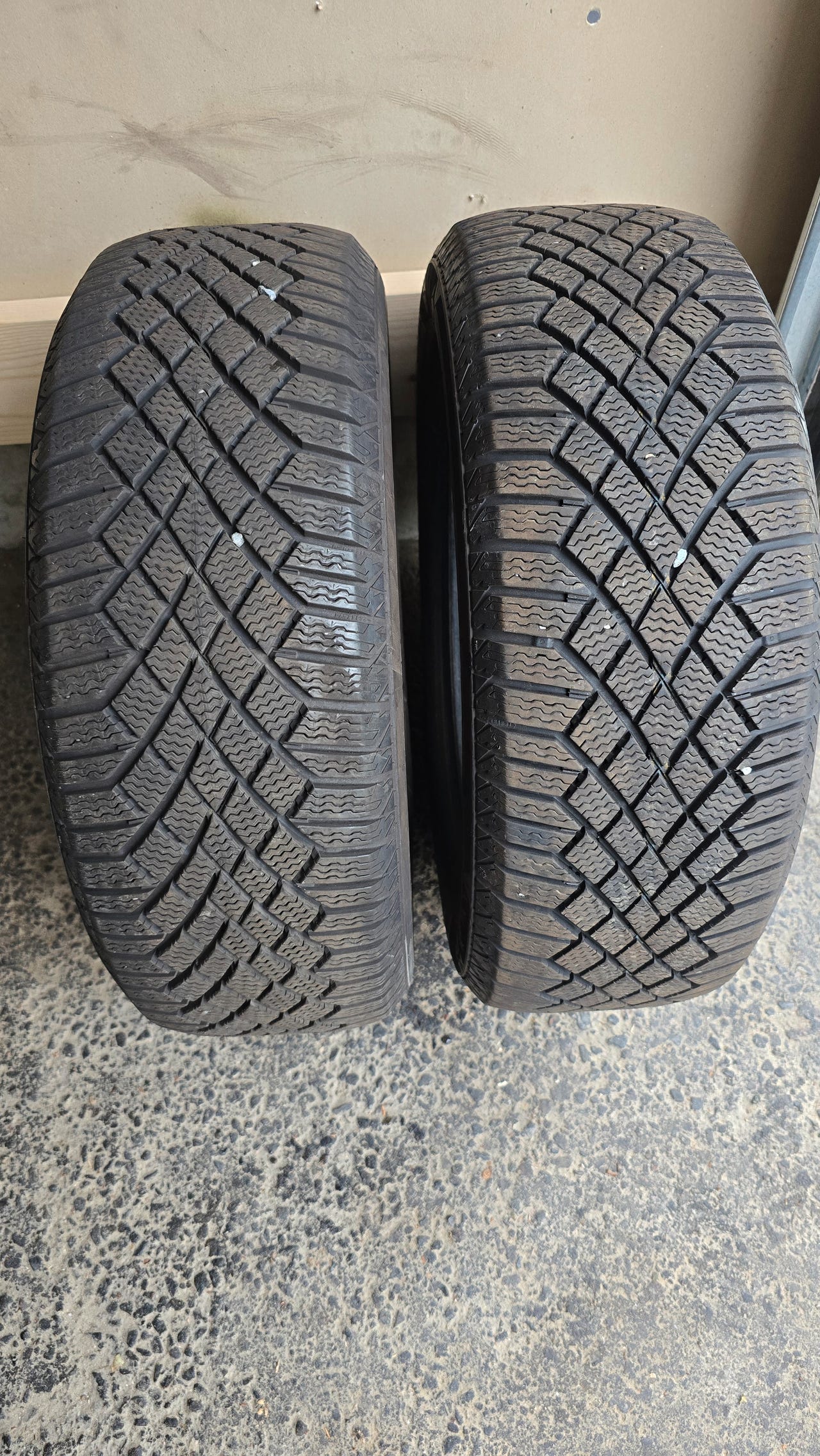 Piggfrie vinterdekk Continental 205/60 r16 | FINN-torget