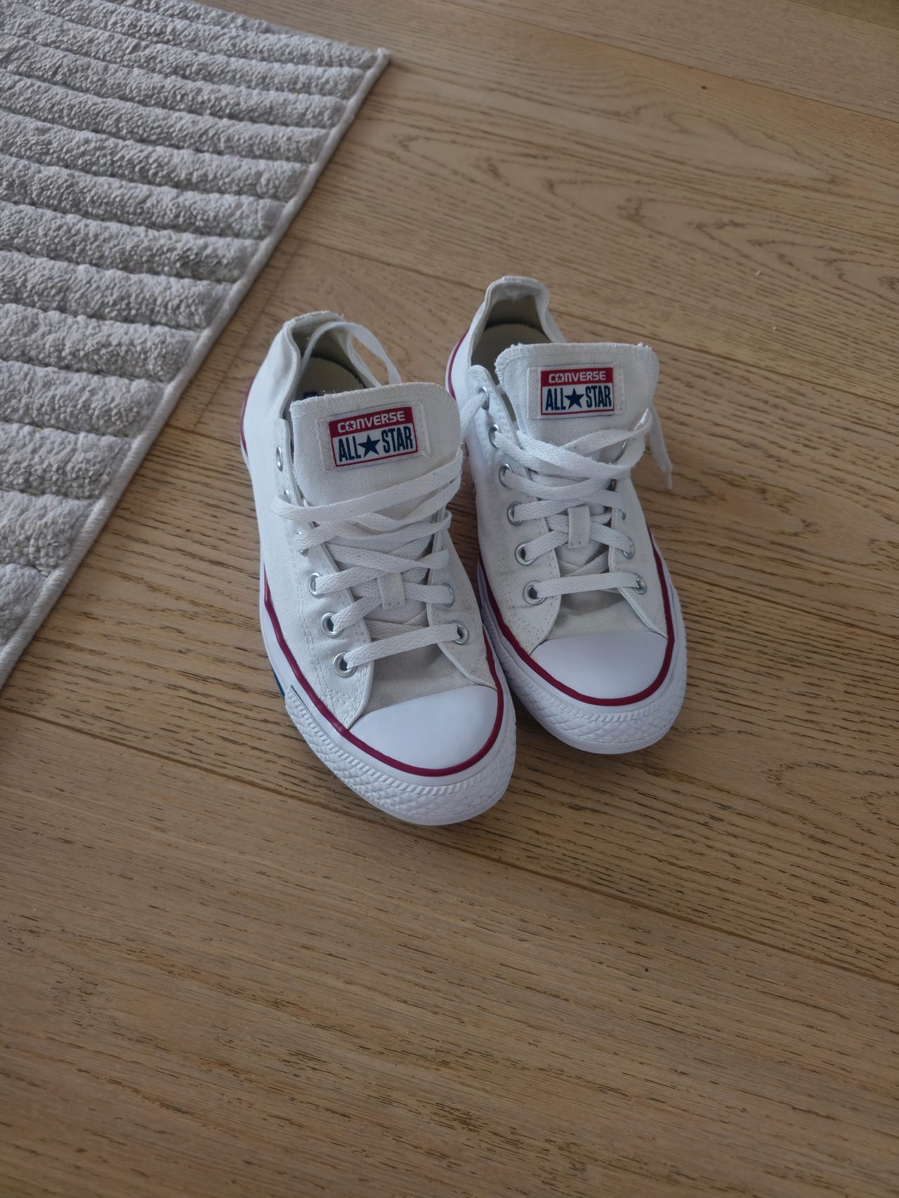 Converse 41 | FINN-torget