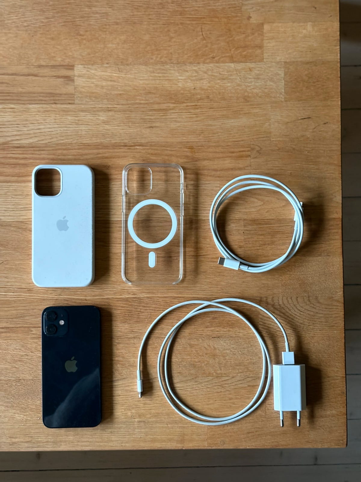 iPhone 12 Mini 64GB m/ tilbehør | FINN-torget