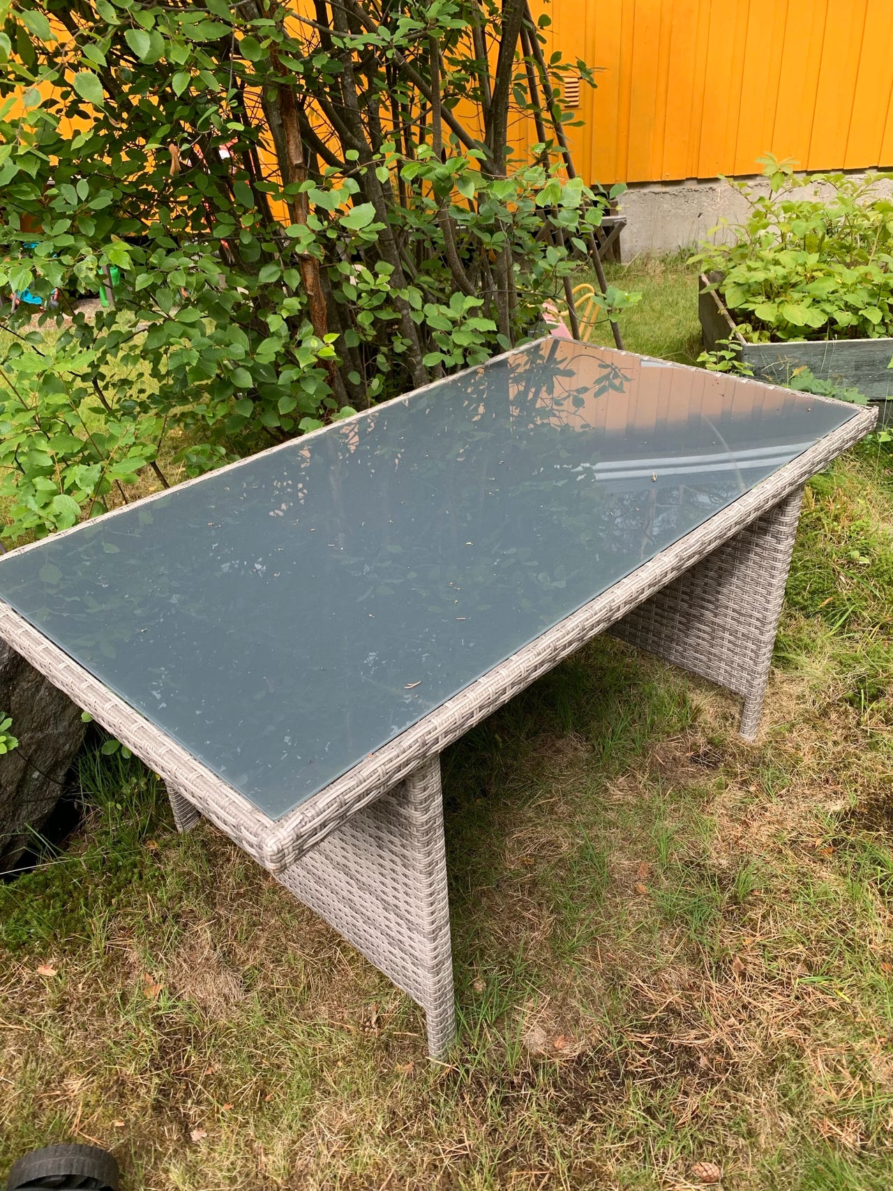 Utebord med glassflate | FINN-torget