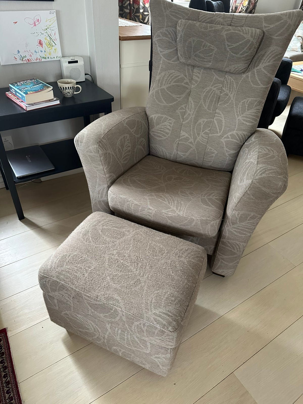 Meget pen Lenestol Brunstad Fia med fotskammel. | FINN-torget