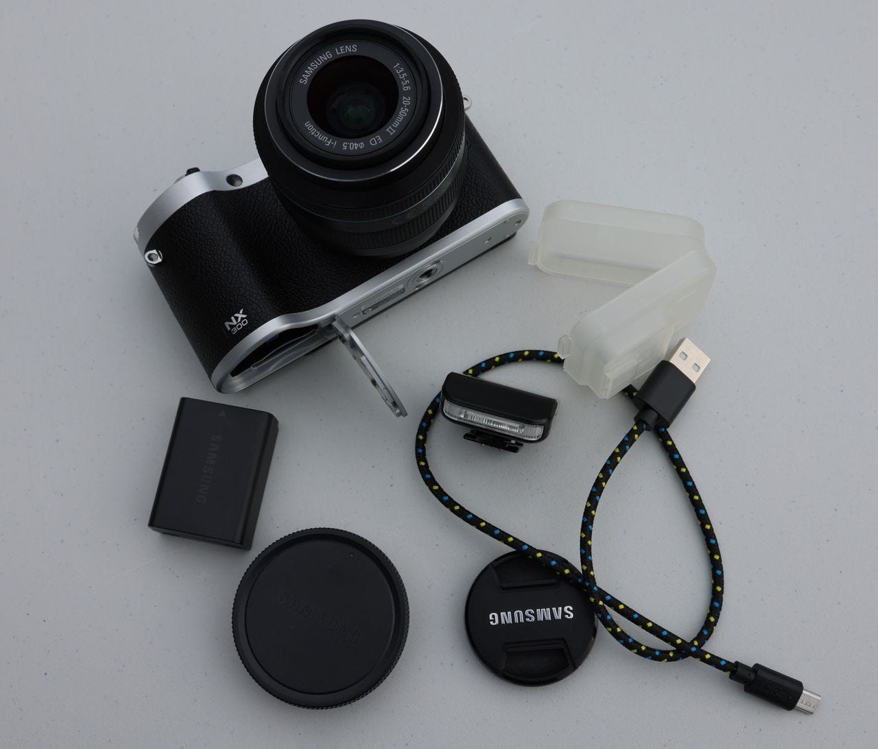 Samsung NX300 – 20MP APS-C med 2 linser, bildestabilisering ...