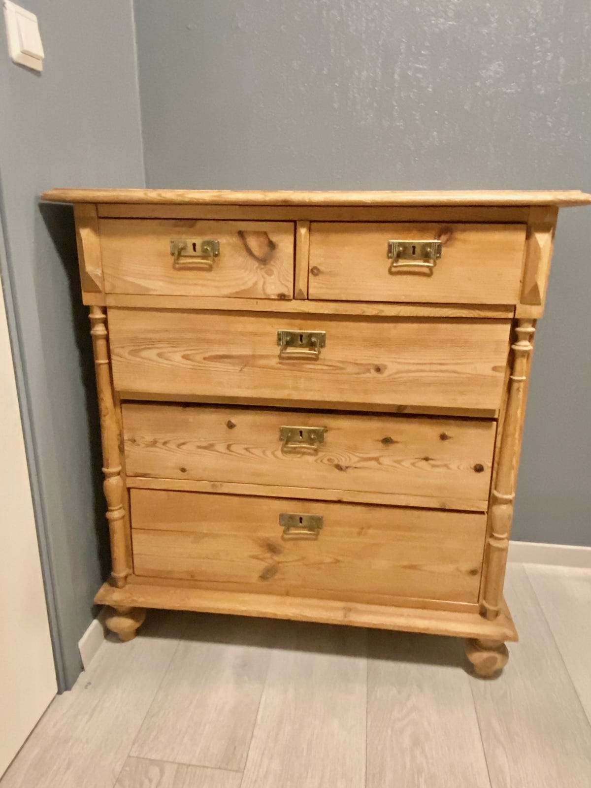 Fin gammel kommode | FINN-torget