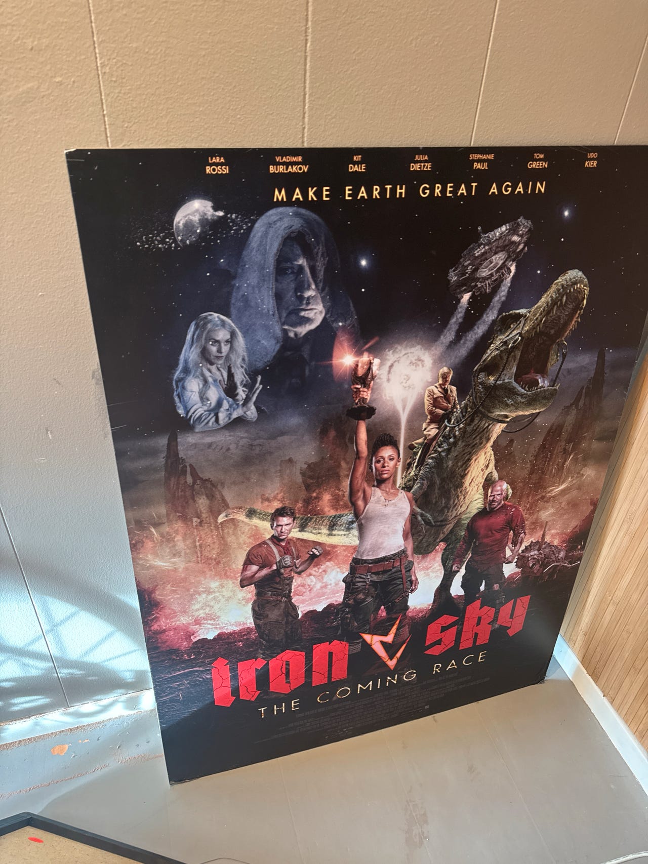 Kinoplakater og bilde gis bort samlet mot henting i dag | FINN-torget