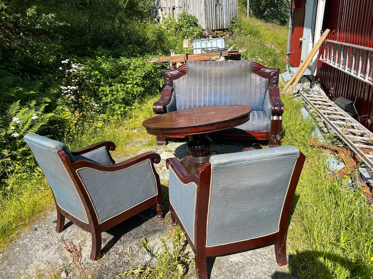 Sofa, stoler og bord. | FINN-torget