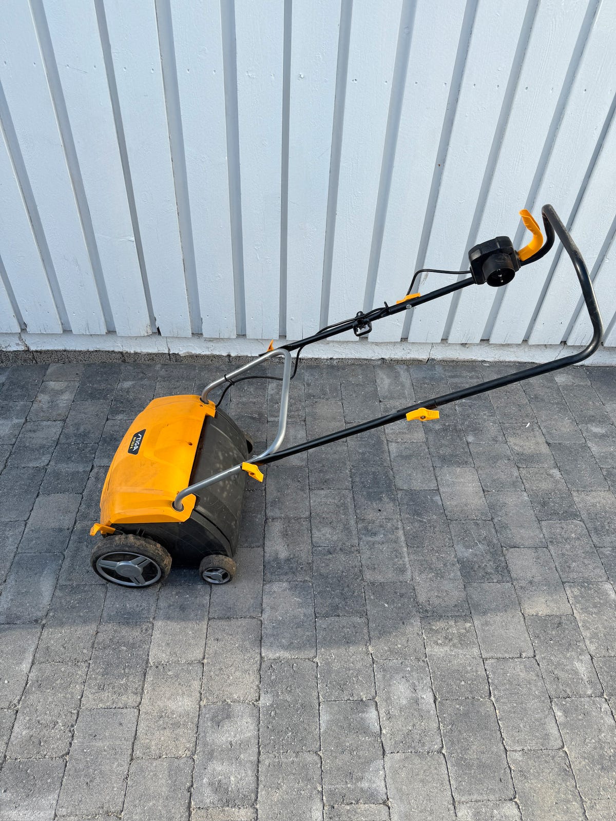 Stiga SV 213 E vertikalskjærer / mosefjerner til LEIE | FINN-torget