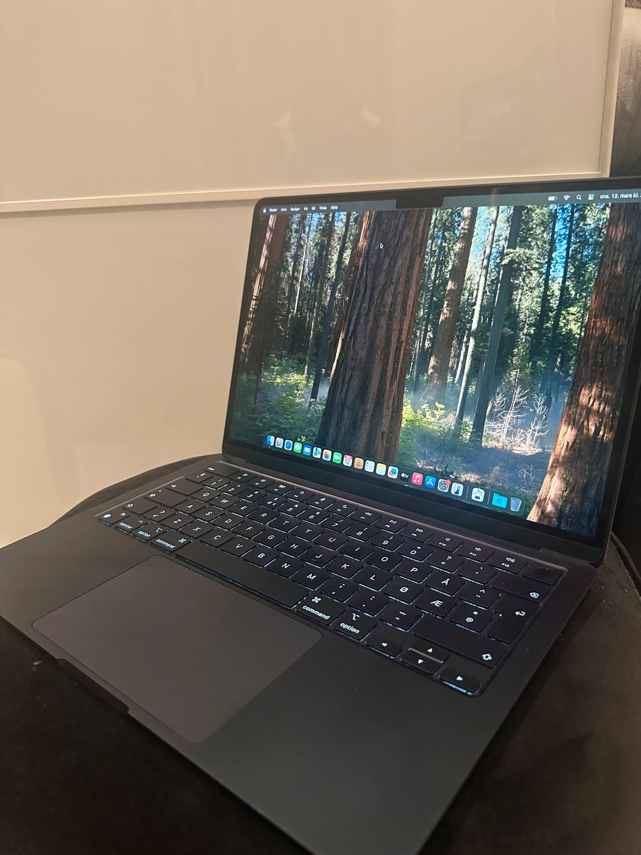 SOM NY Macbook Air M2 13,6" 16GB / 512GB Midnatt | FINN-torget