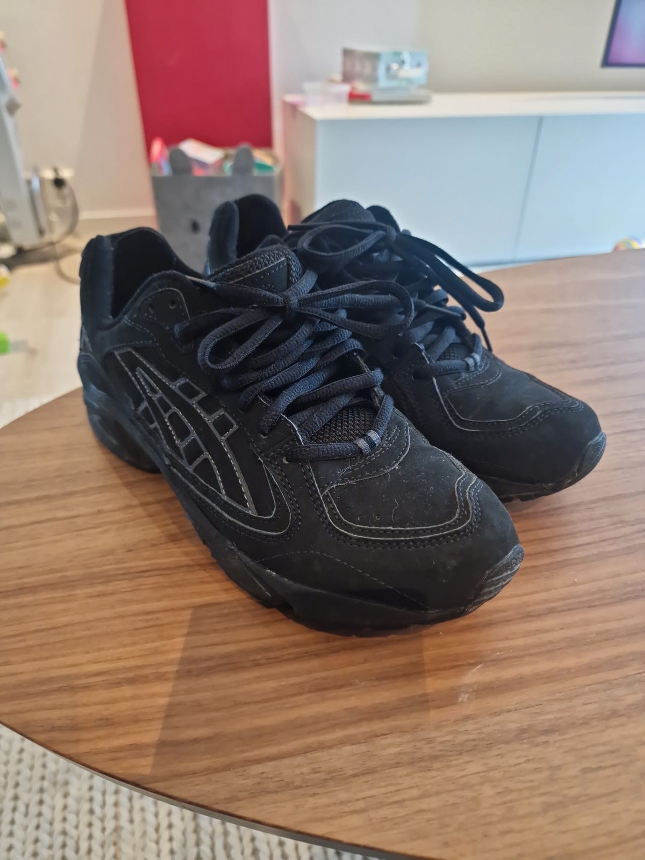 Sorte Asics sko | FINN-torget