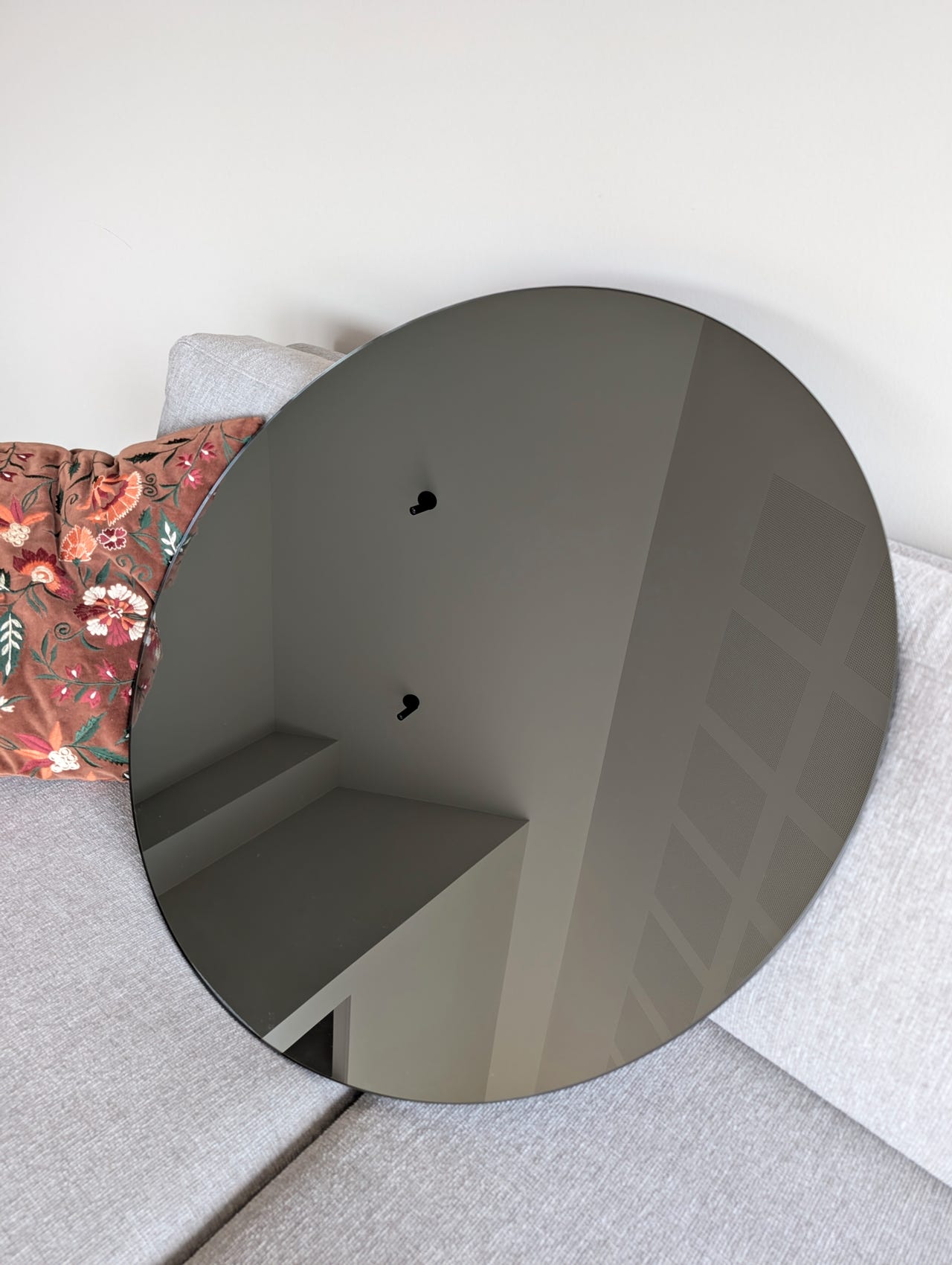 Walls speil sort ramme Ø80cm halvmørk speil | FINN-torget