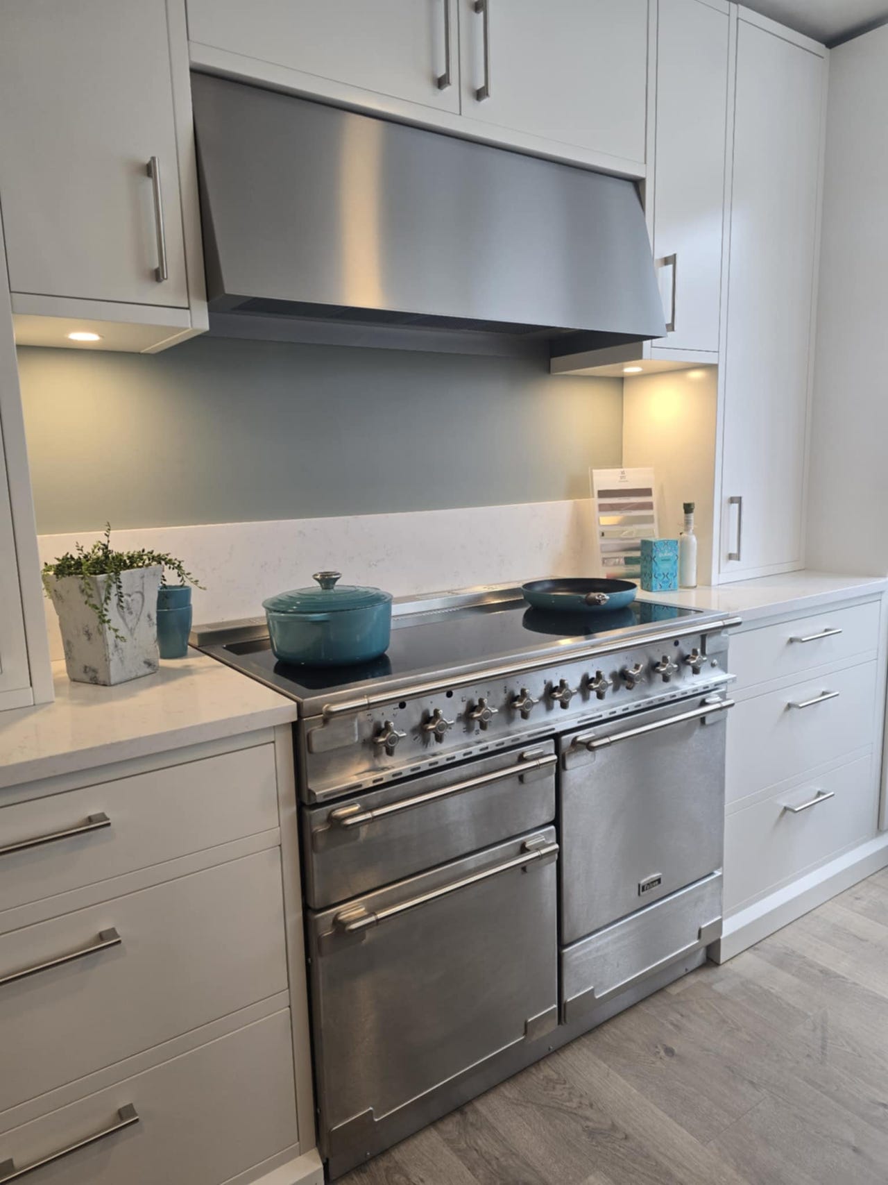 NY PRIS ! Nydelig utstilling selges fra Bekkestua Kjøkkenstudio | FINN ...