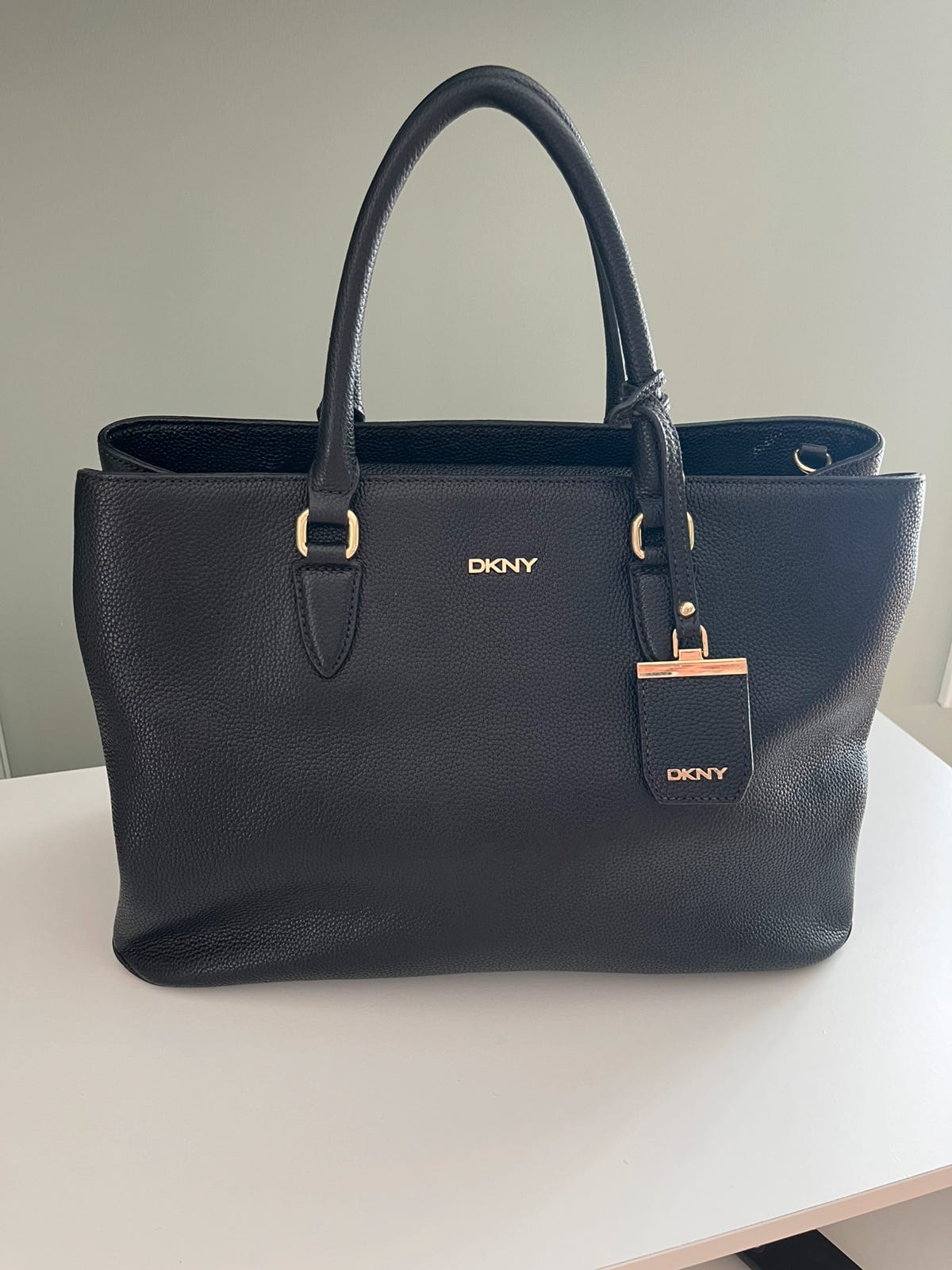 Elegant DKNY veske | FINN-torget