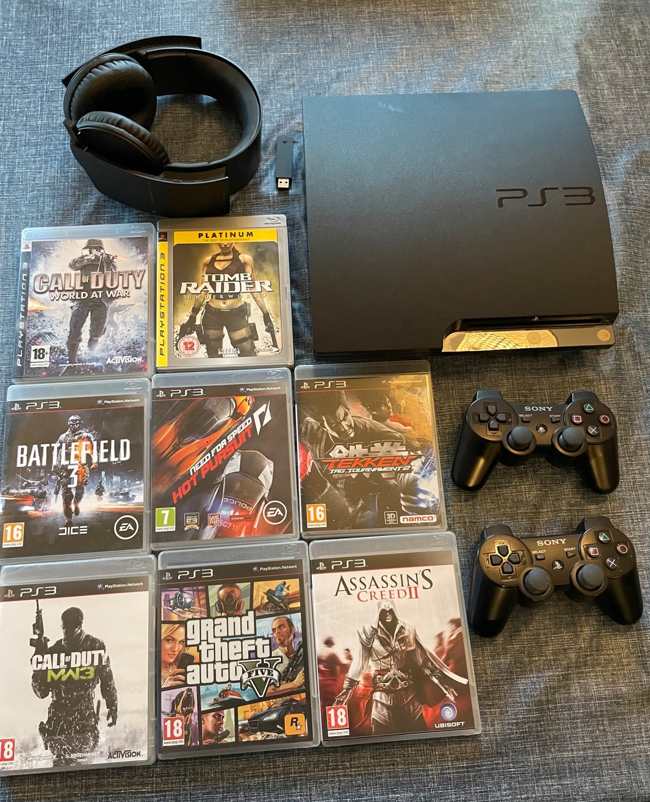 Playstation 3 med spill og utstyr | FINN-torget