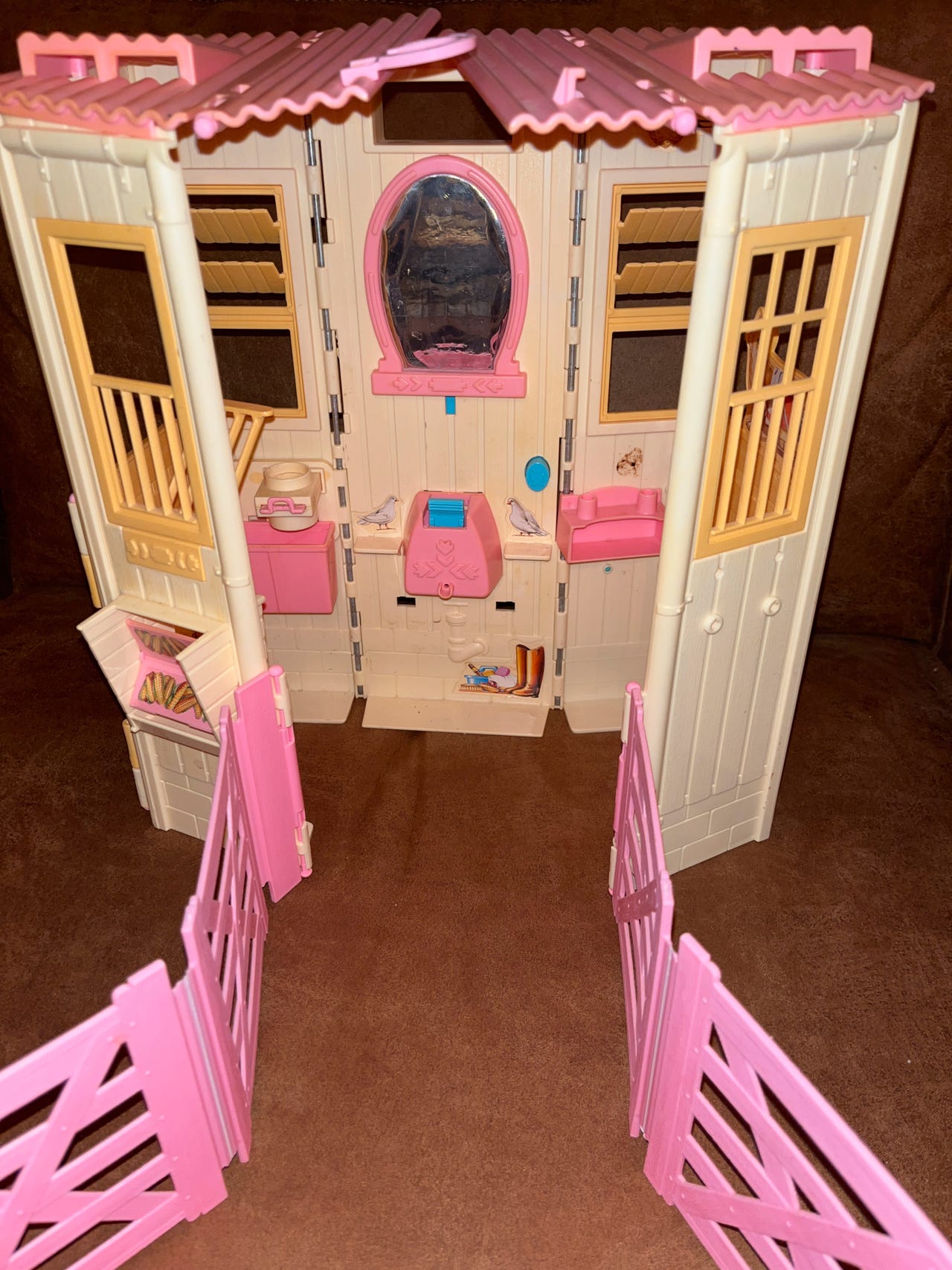 Stall til Barbie hester | FINN-torget