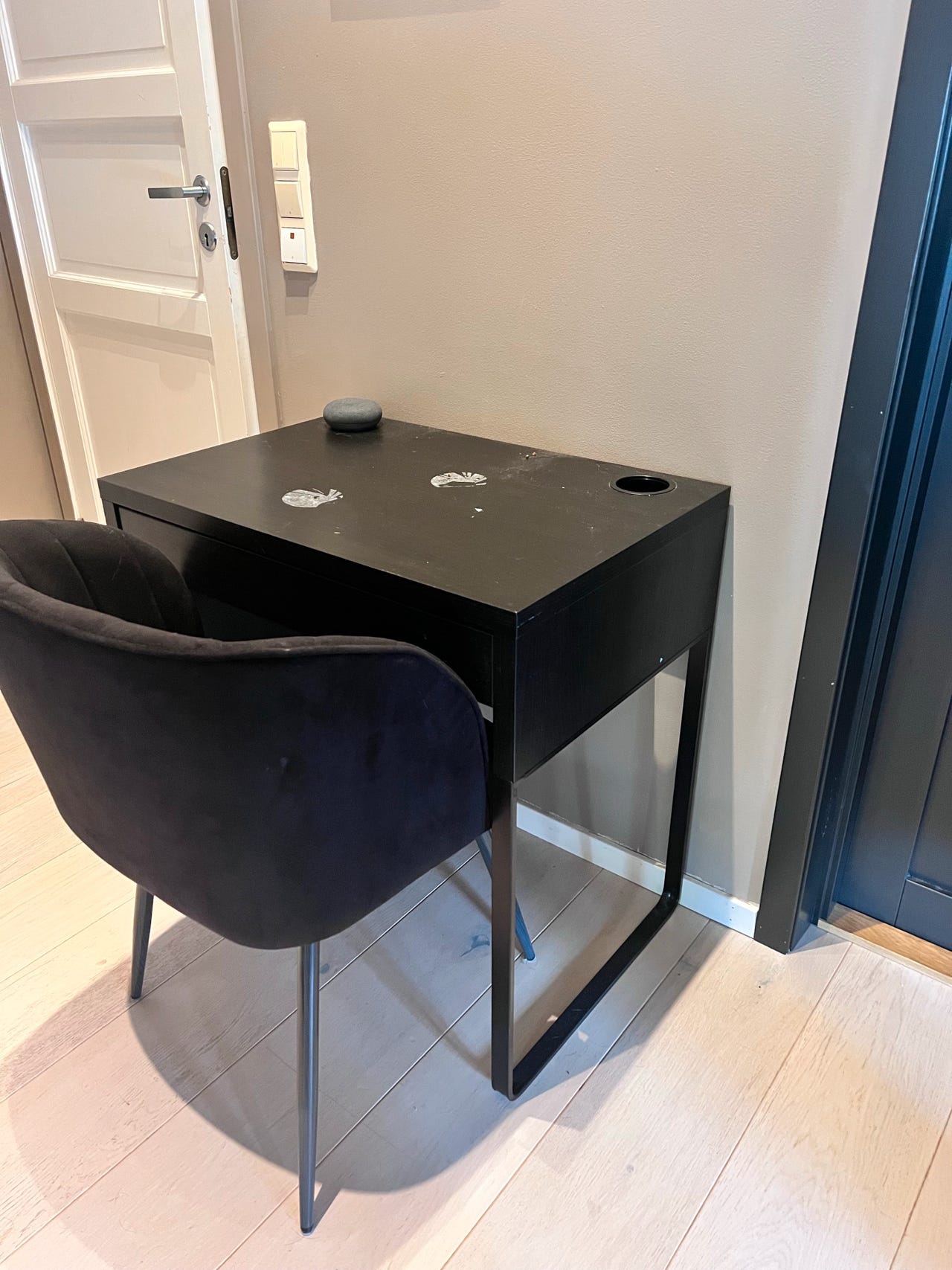 Skrivebord selges til en billig penge! | FINN-torget