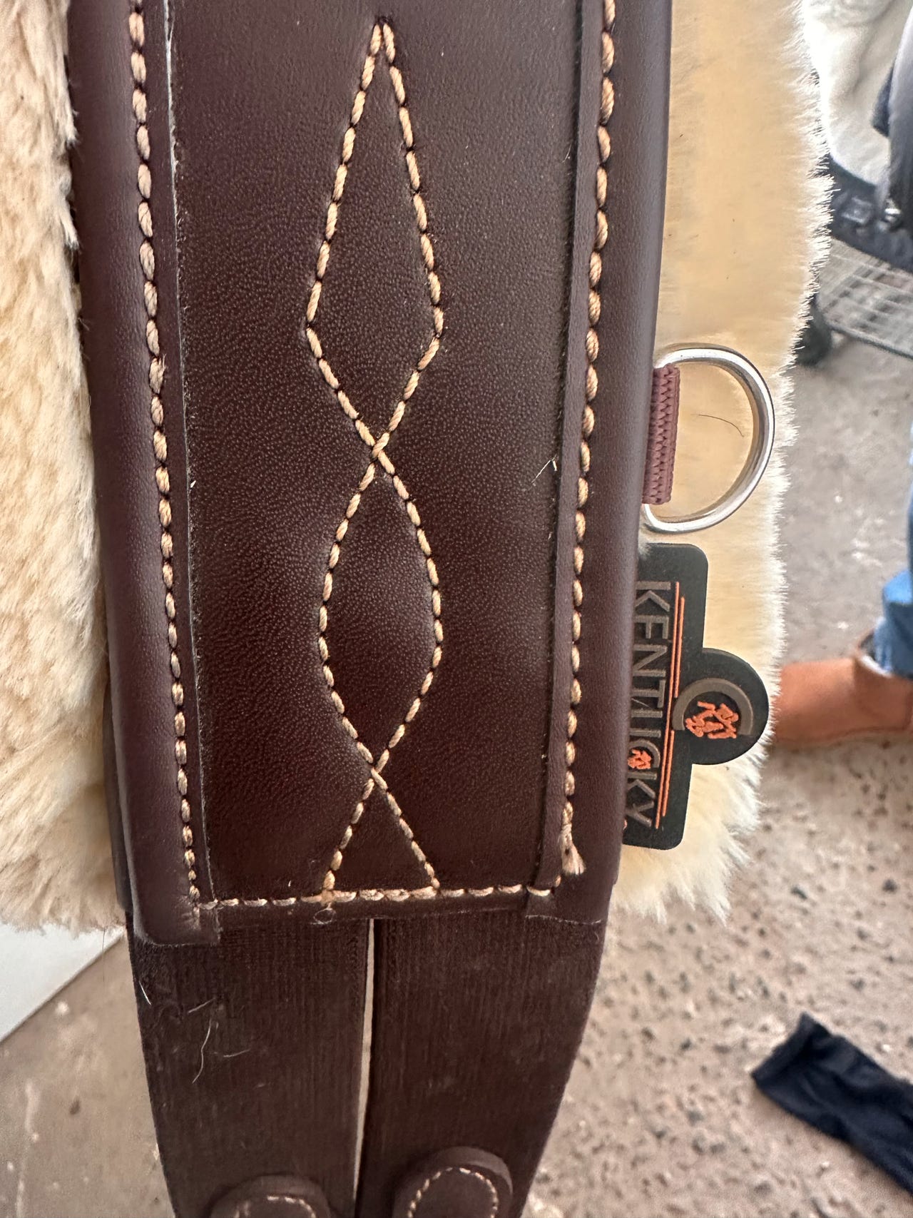 Kentucky Salgjord (kr 500), Akton pad (kr 500) og stevneskap (kr 1500 ...