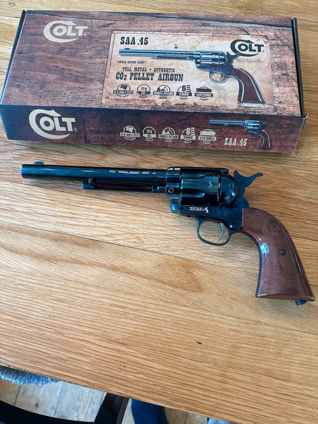Colt peacemaker og Luger P08 selges | FINN-torget