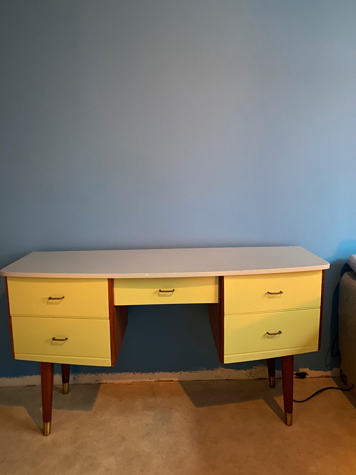 Pen liten spesiell kommode med skuffer. | FINN-torget