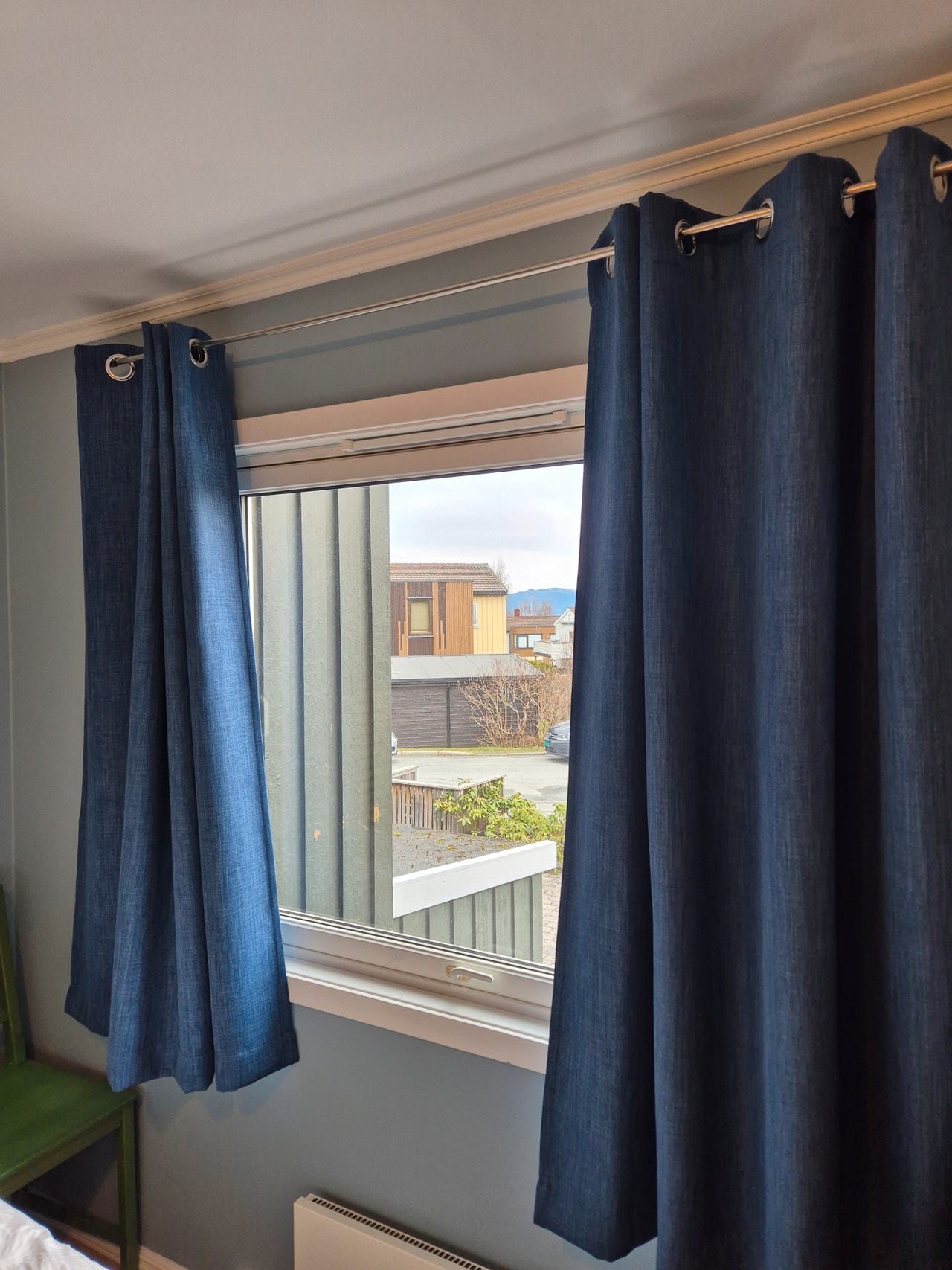 2 stk Kid Linoso lysdempende gardiner, mørkeblå | FINN-torget