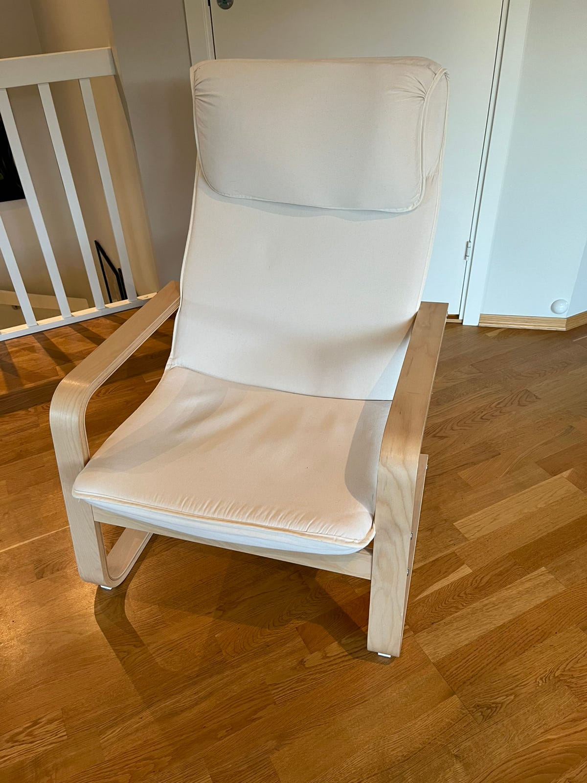 Hvit lenestol fra Ikea | FINN-torget