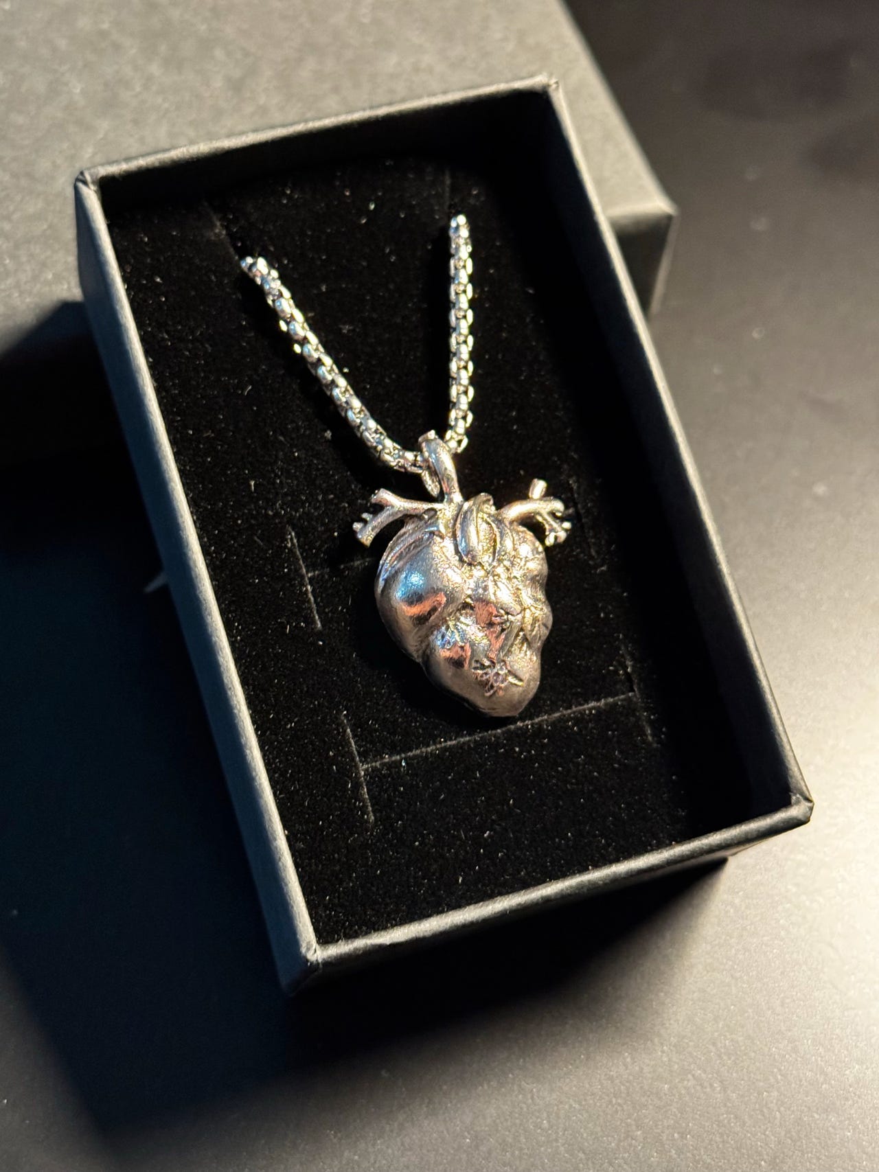 Halskjede anatomisk hjerte | FINN-torget