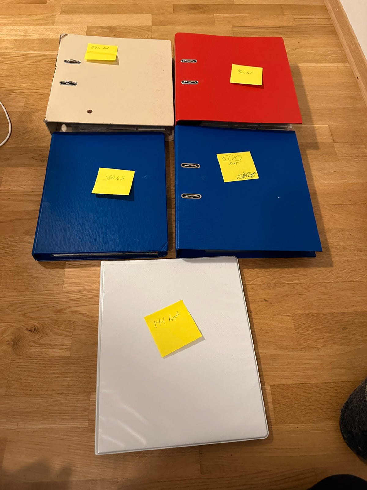 Stor samling med basketballkort i permer fra 90-tallet (over 2700 kort) | FINN-torget