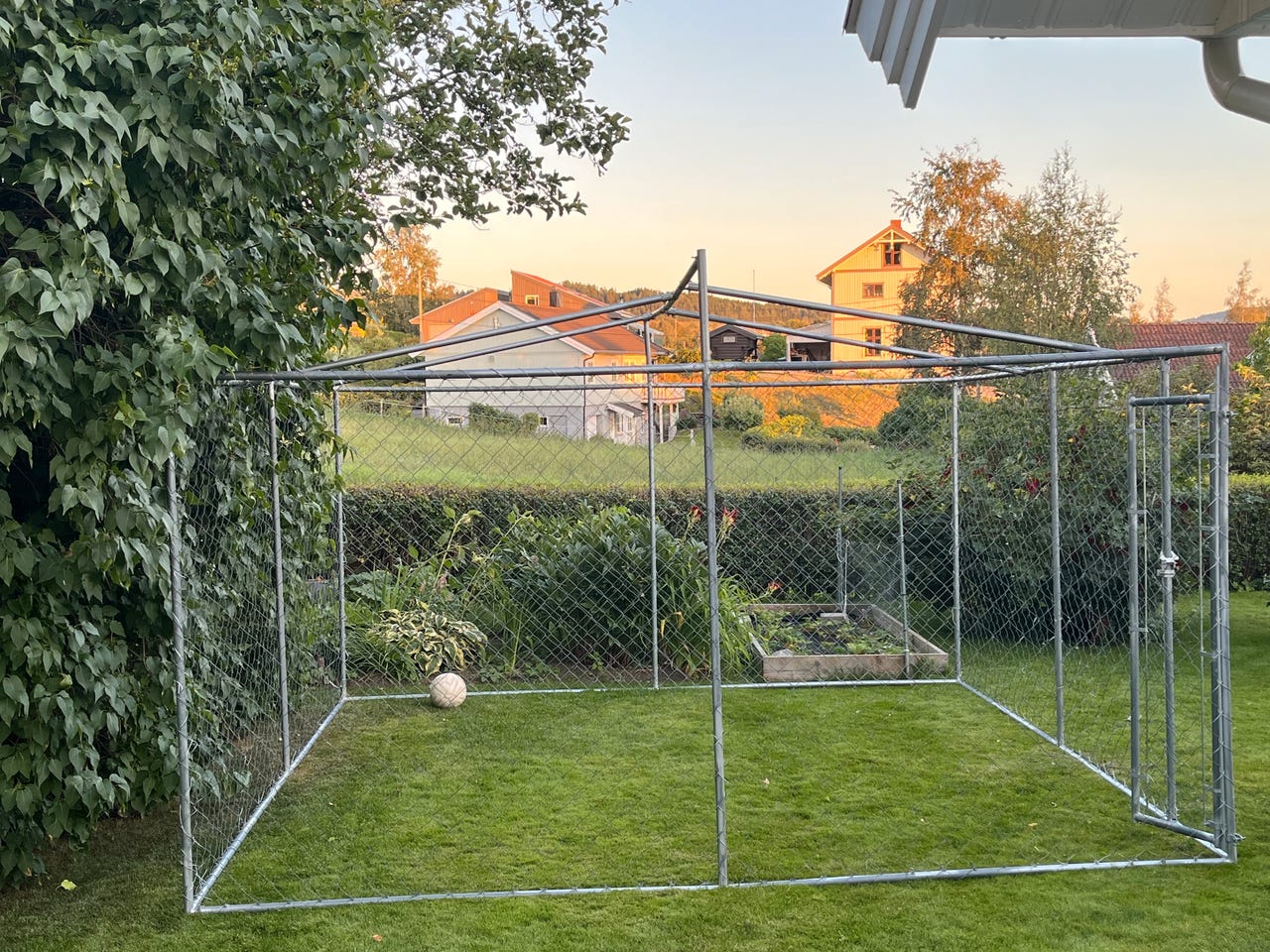 Hundebur/ hundeinnhegning/ hundebinge selges til hund. | FINN-torget