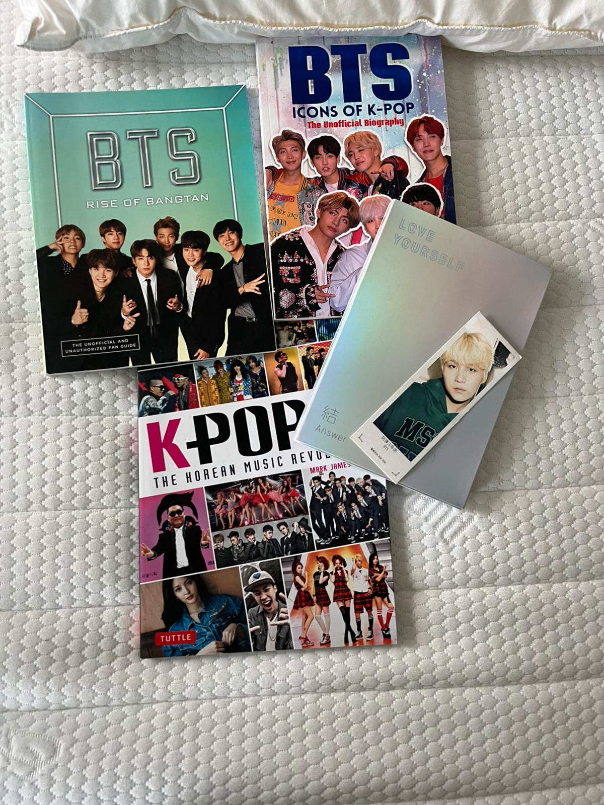 Forskjellige Bts/kpop bøker + Album | FINN-torget