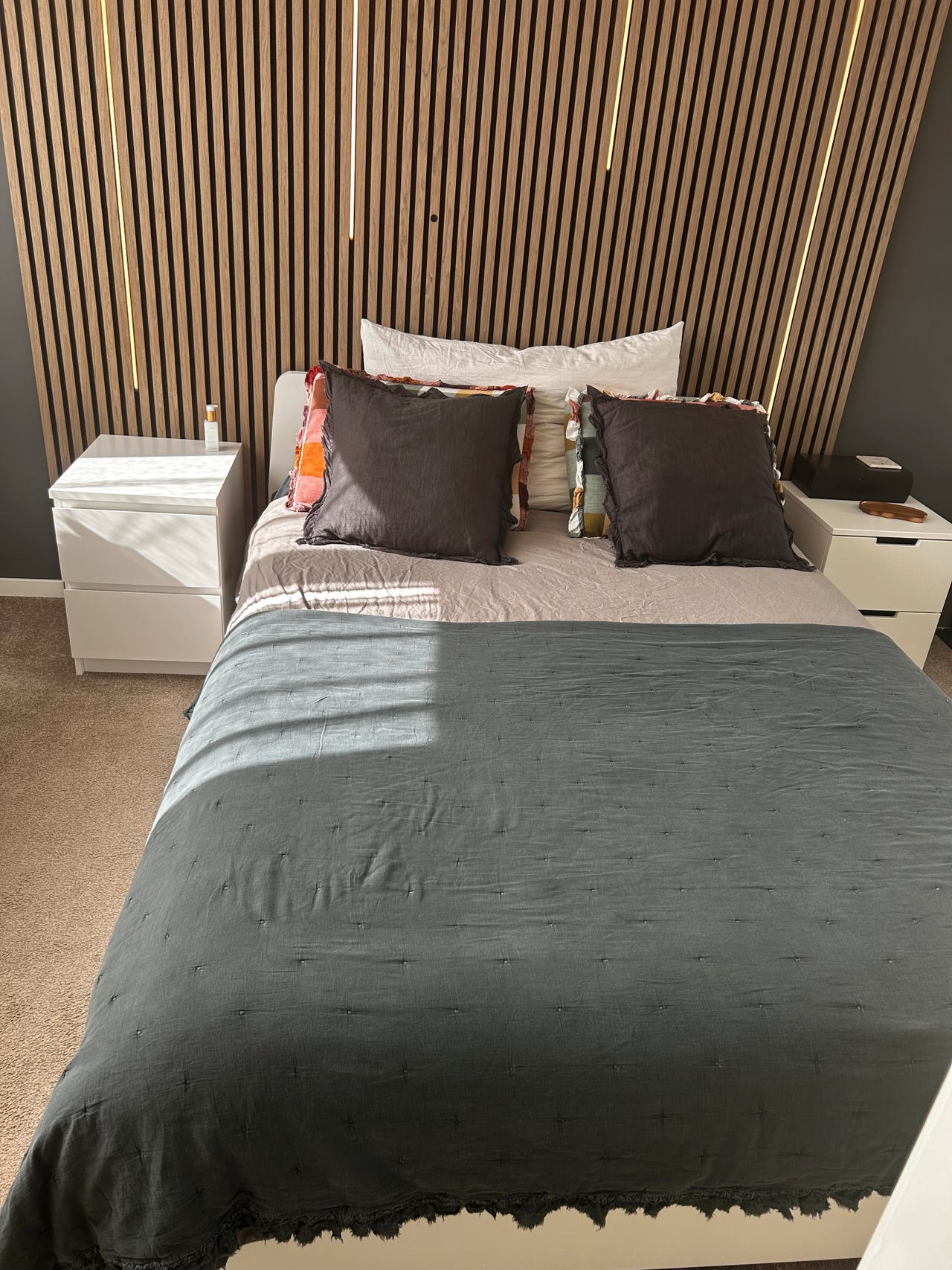 IKEA seng 140x200 med én skuff og madrass | FINN-torget