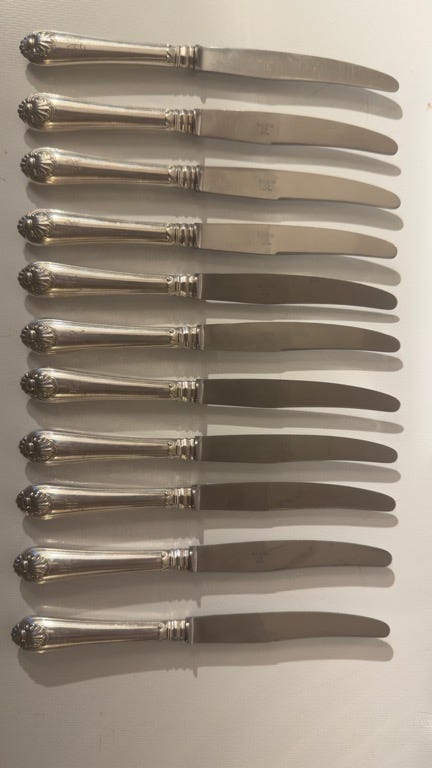 830 fruktkniver i sølv Sett med 11 stk. 150 kron per stykk. | FINN-torget