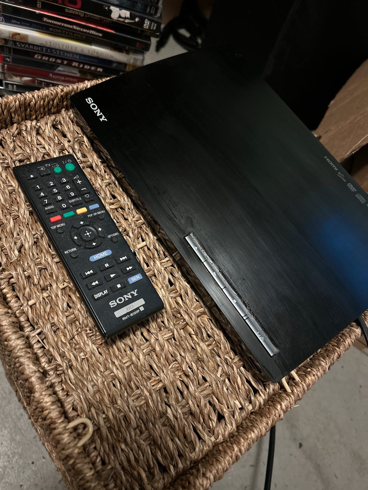 Sony BluRay spiller med stor dvd samling | FINN-torget