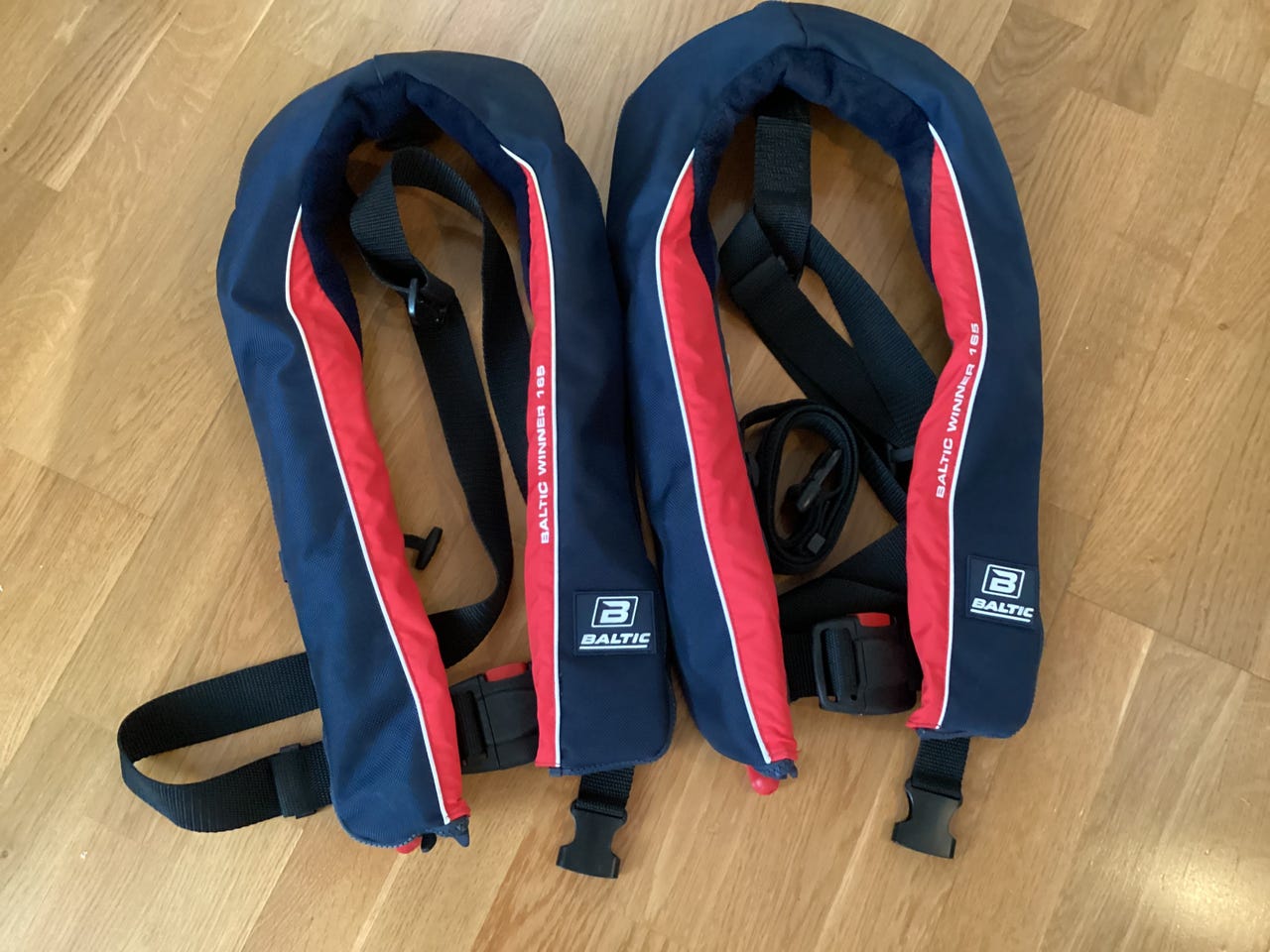 Baltic winner 165 oppblåsbare redningsvester 2 stk. | FINN-torget