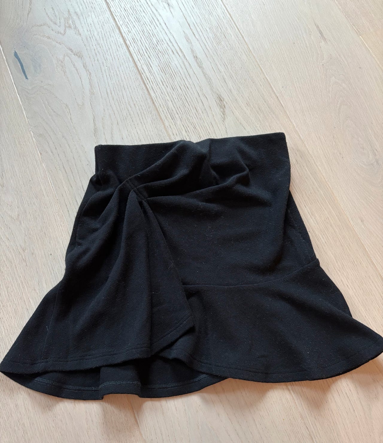 Pent brukt sort Iro Aklo skjørt str 34 selges | FINN-torget