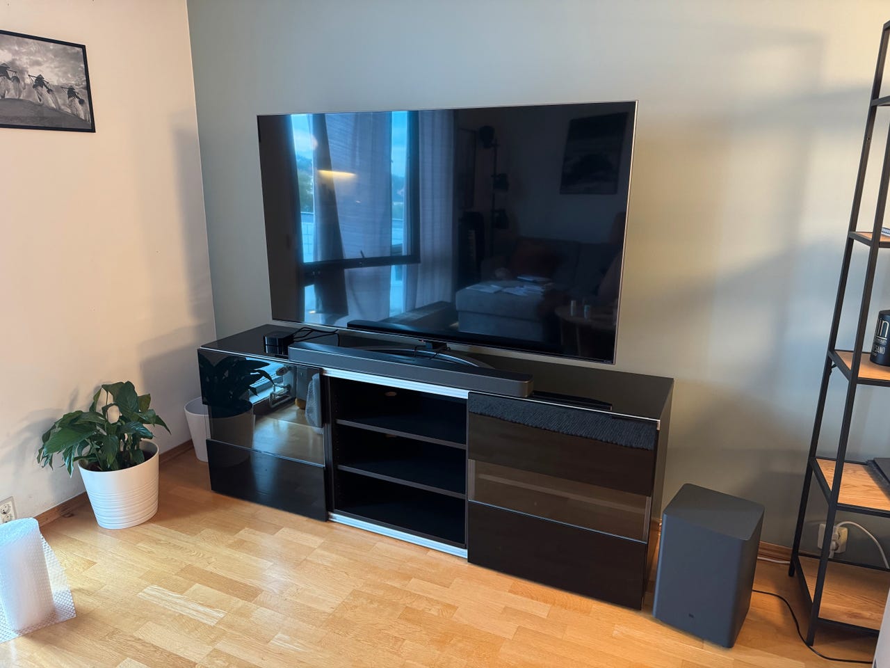 Sort TV-benk | FINN-torget