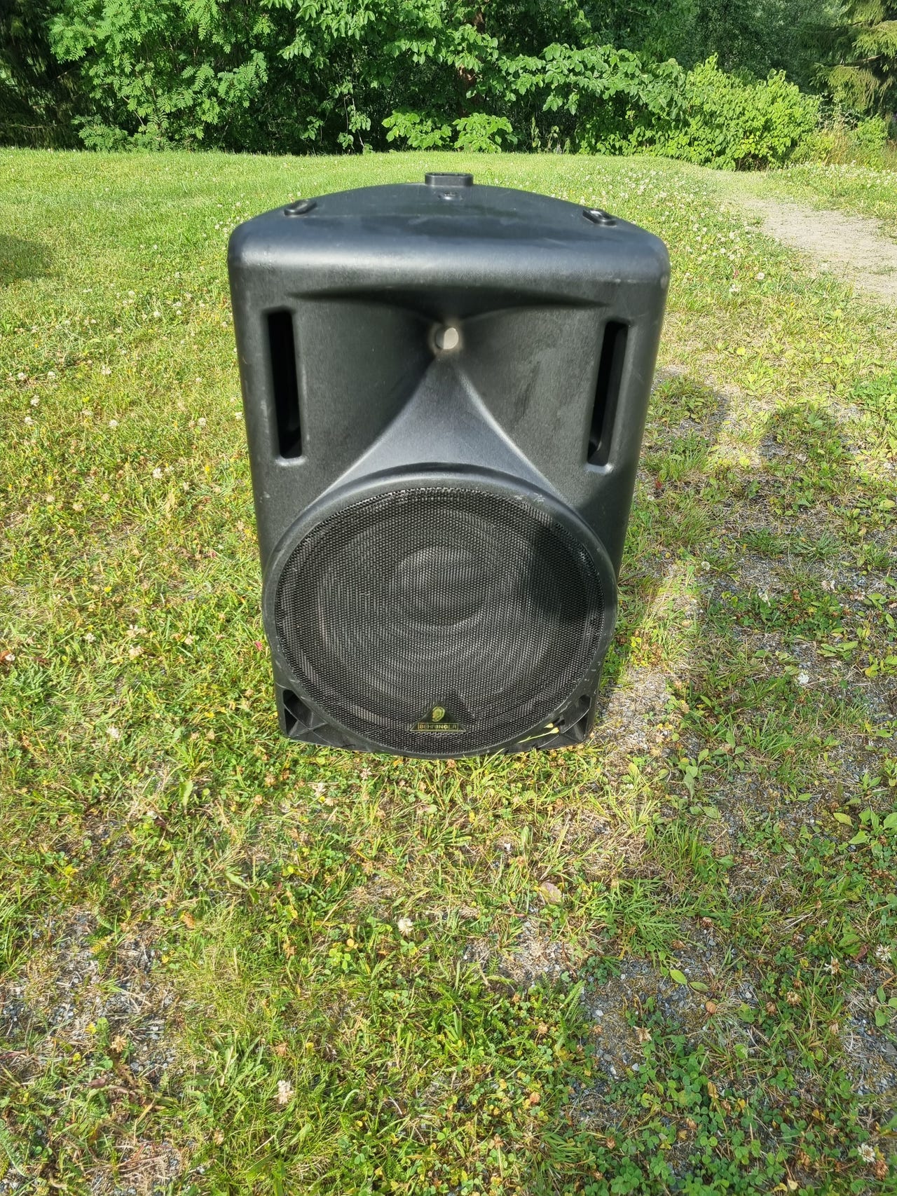 Behringer Eurolive B215A | FINN-torget