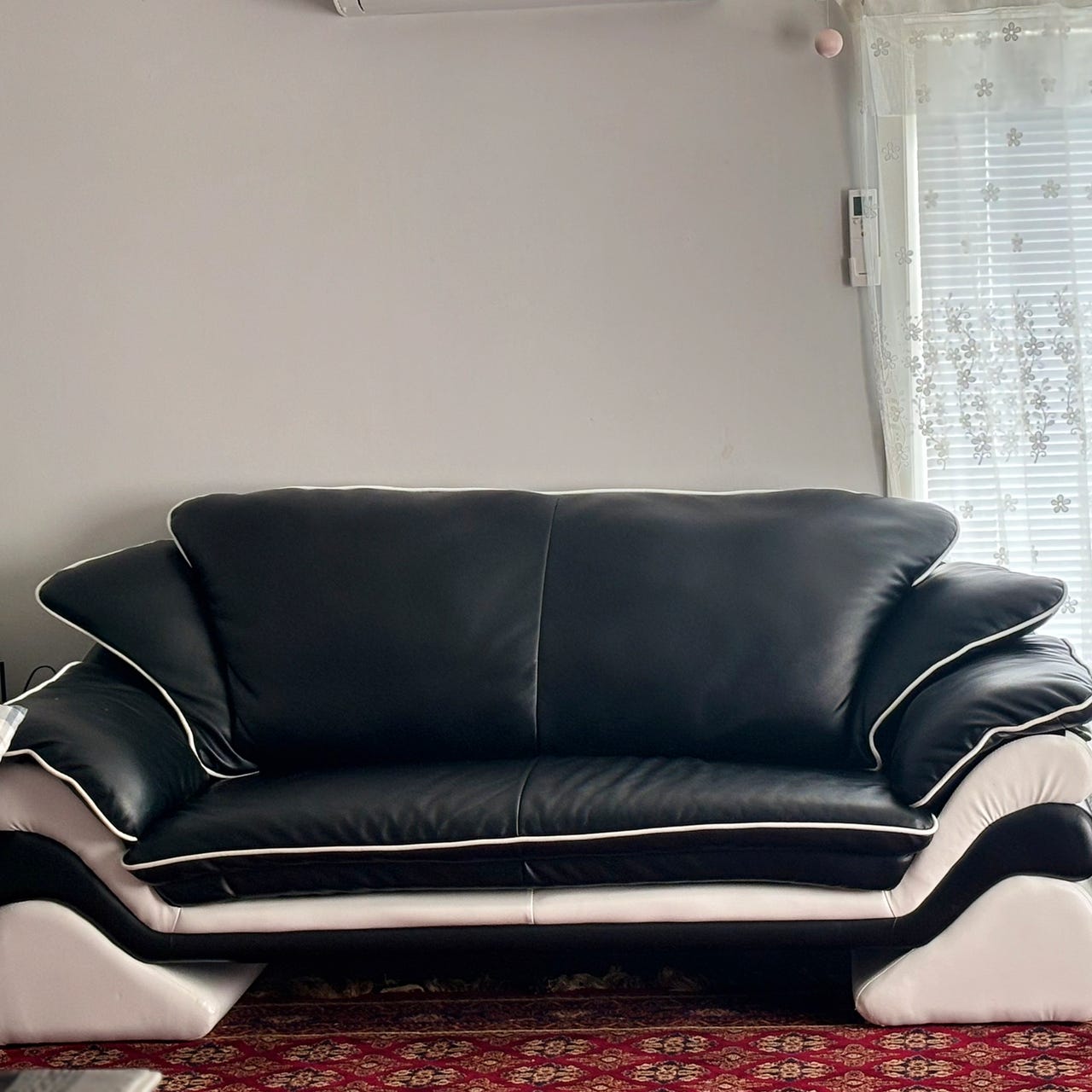 Sofagruppe i skinn – 3+2+1 – Svart og hvit | FINN-torget