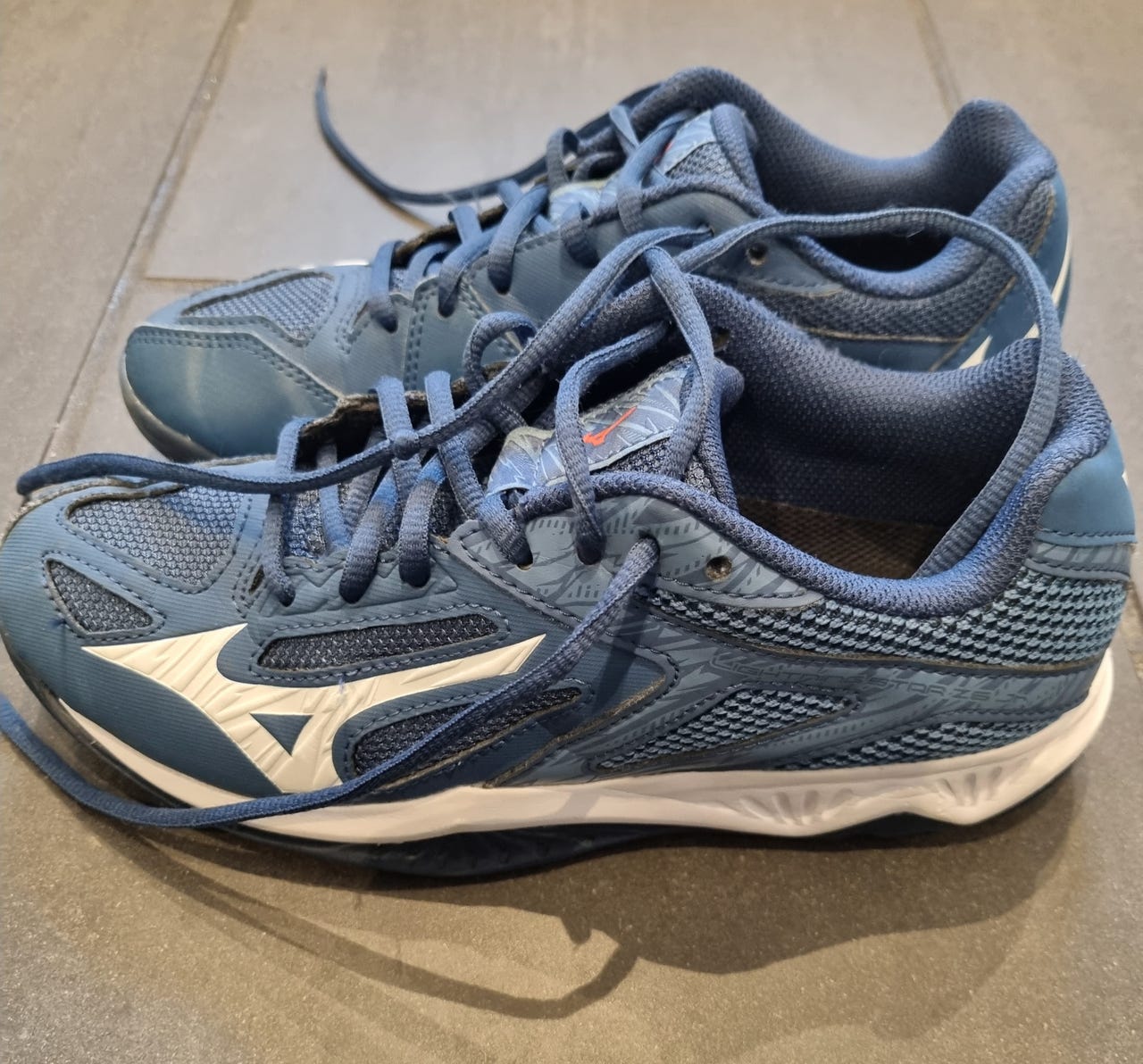 Blå Mizuno innesko, str. 37 | FINN-torget