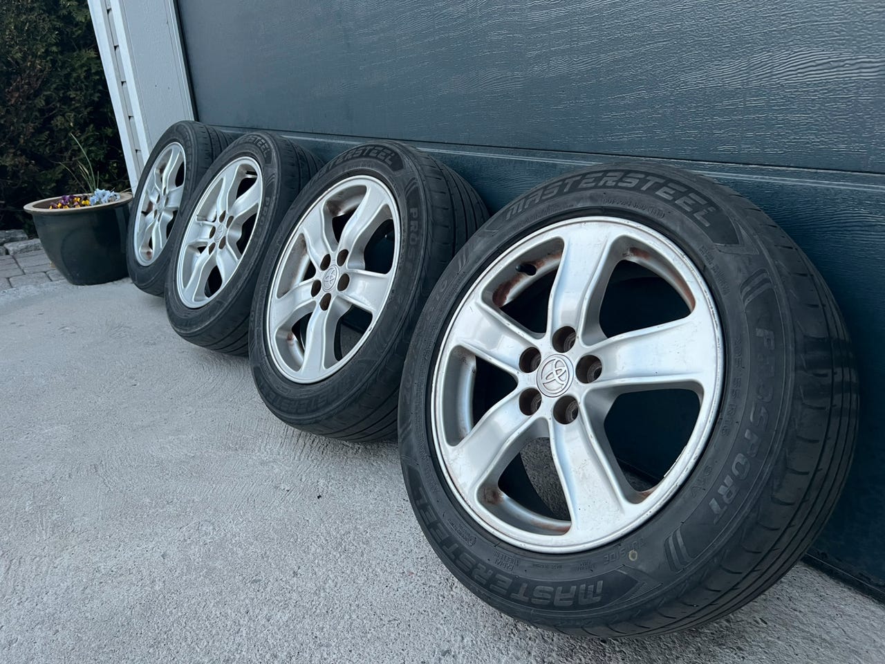 Dekk og felger toyota/ 205 55 16 | FINN-torget